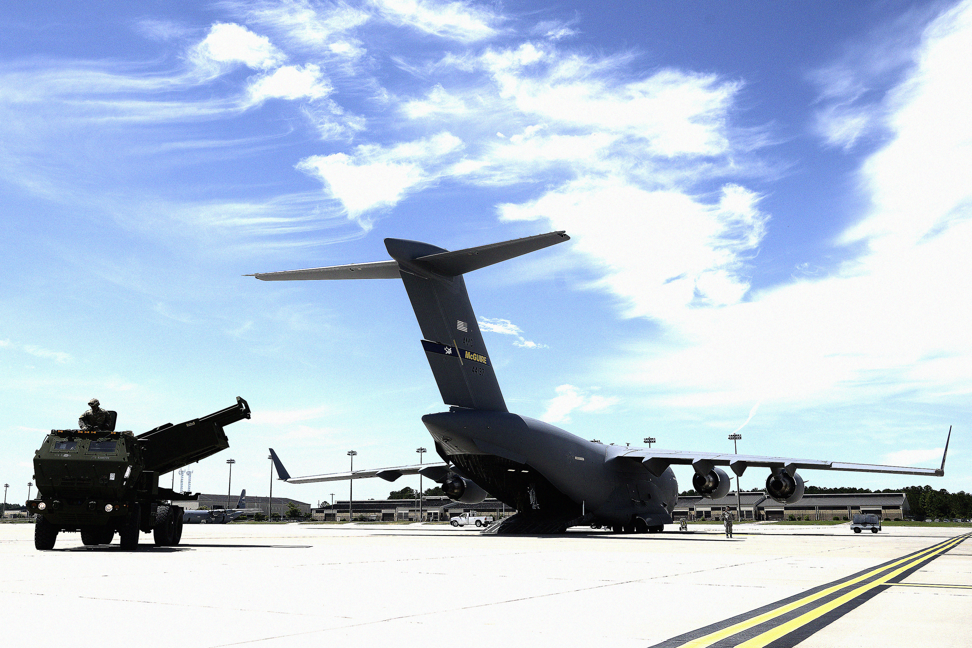 Mobility Airmen and artillery Soldiers combine strengths > Air Mobility ...