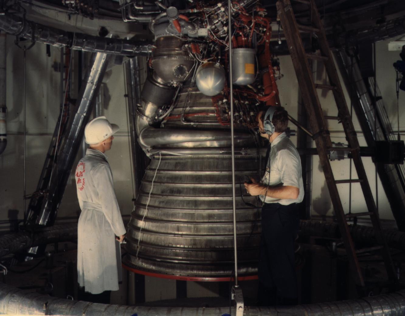 AEDC support to Apollo program