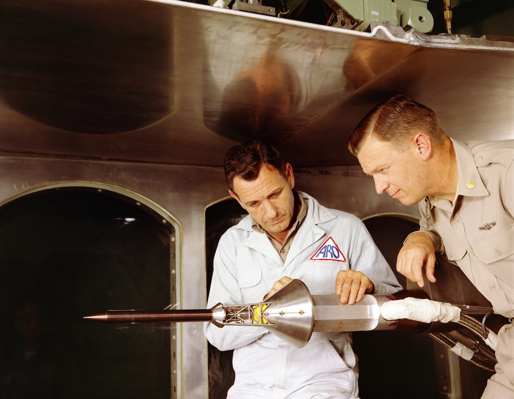 AEDC support to Apollo program