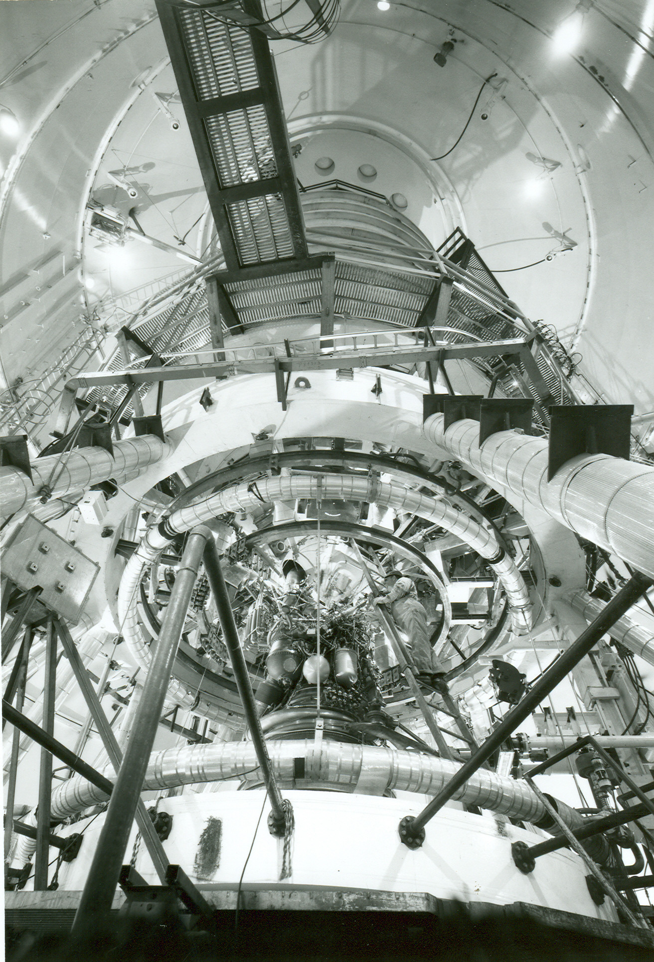 AEDC support to Apollo program