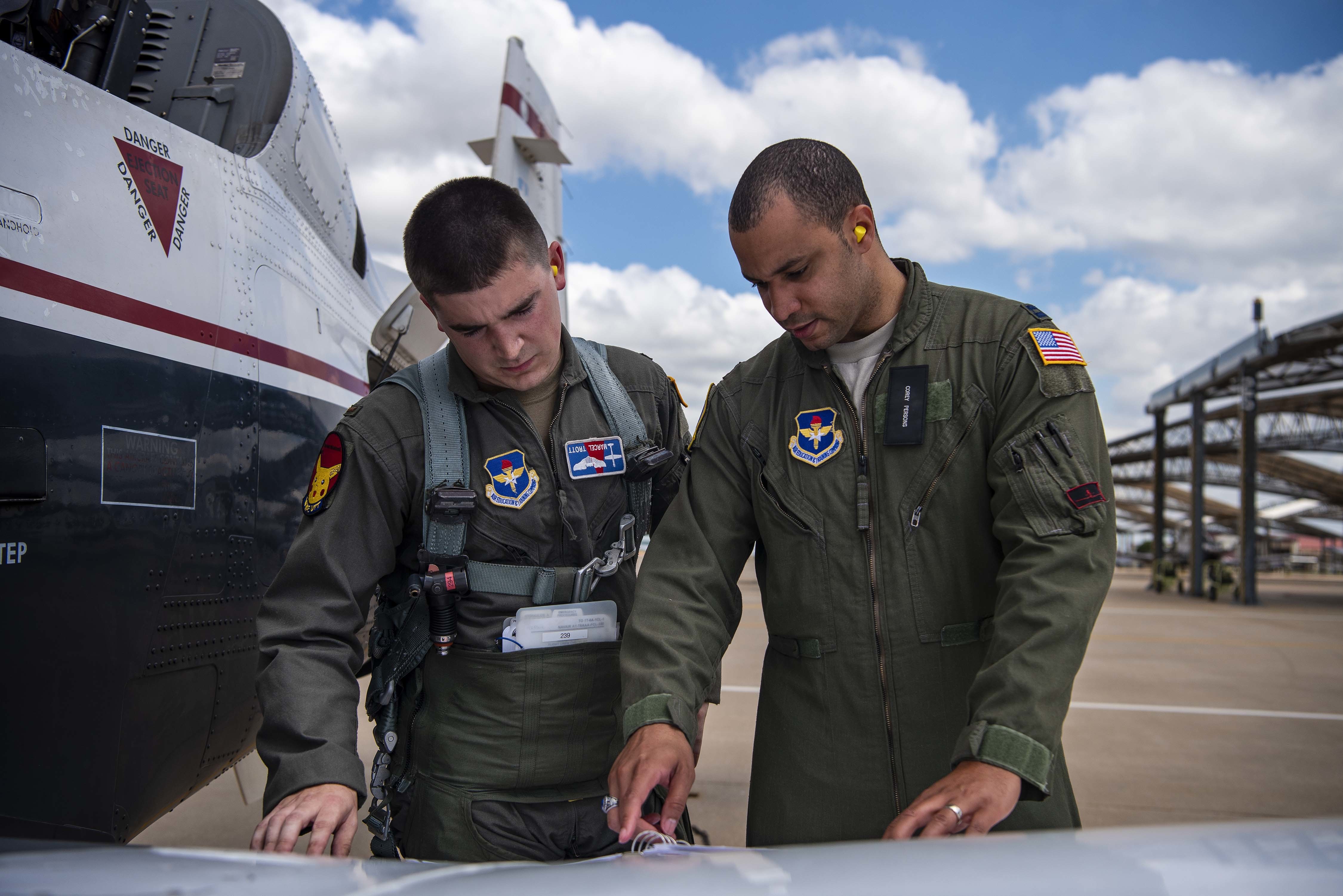 Solo -- an important step along the path to pilot wings > Air Education ...