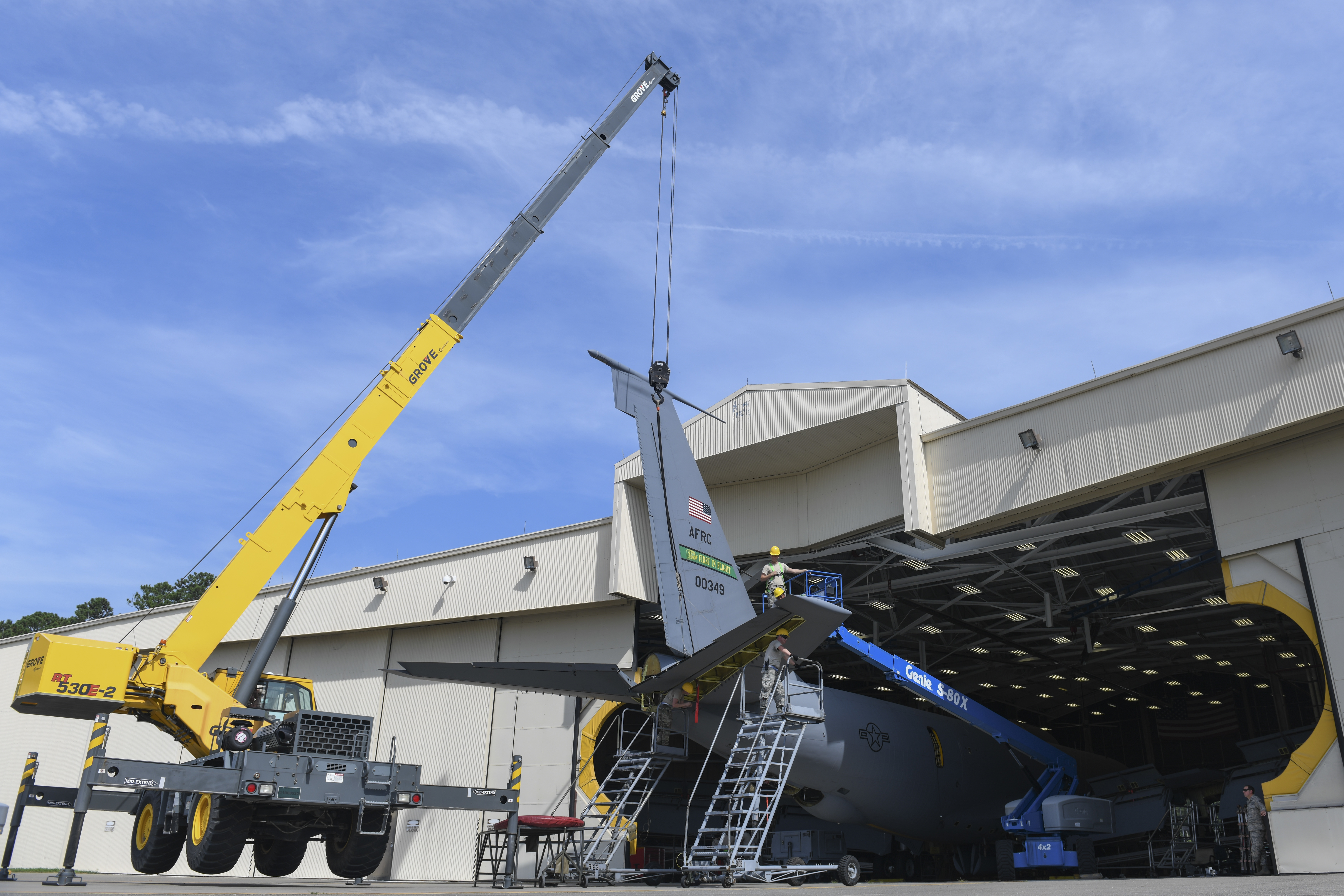 4th CES & 916th MXS work together for aircraft repair > Seymour Johnson ...