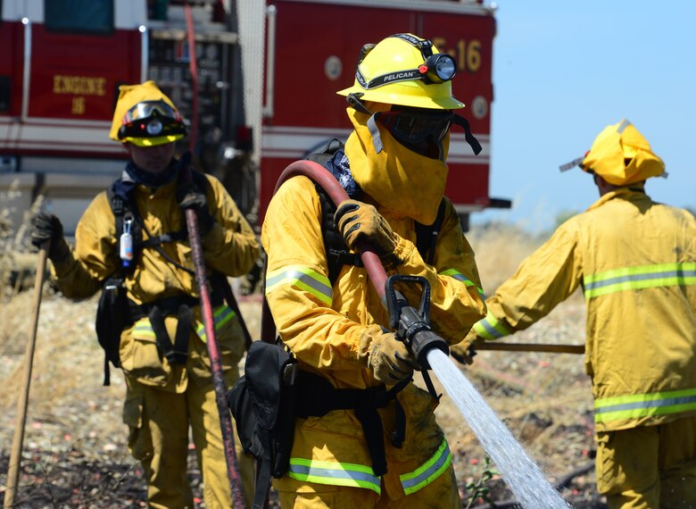 9th Civil Engineer Squadron fire department extinguish fire > Beale Air ...