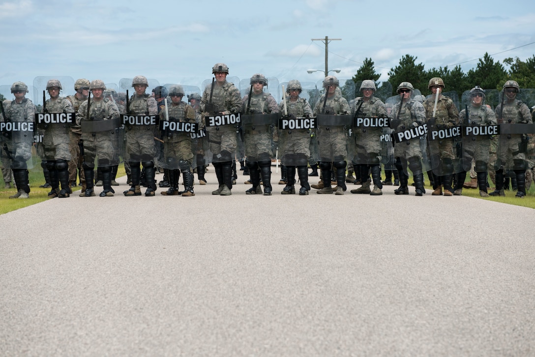 Guardsmen and Wisconsin State Patrol conduct riot-control training at ...