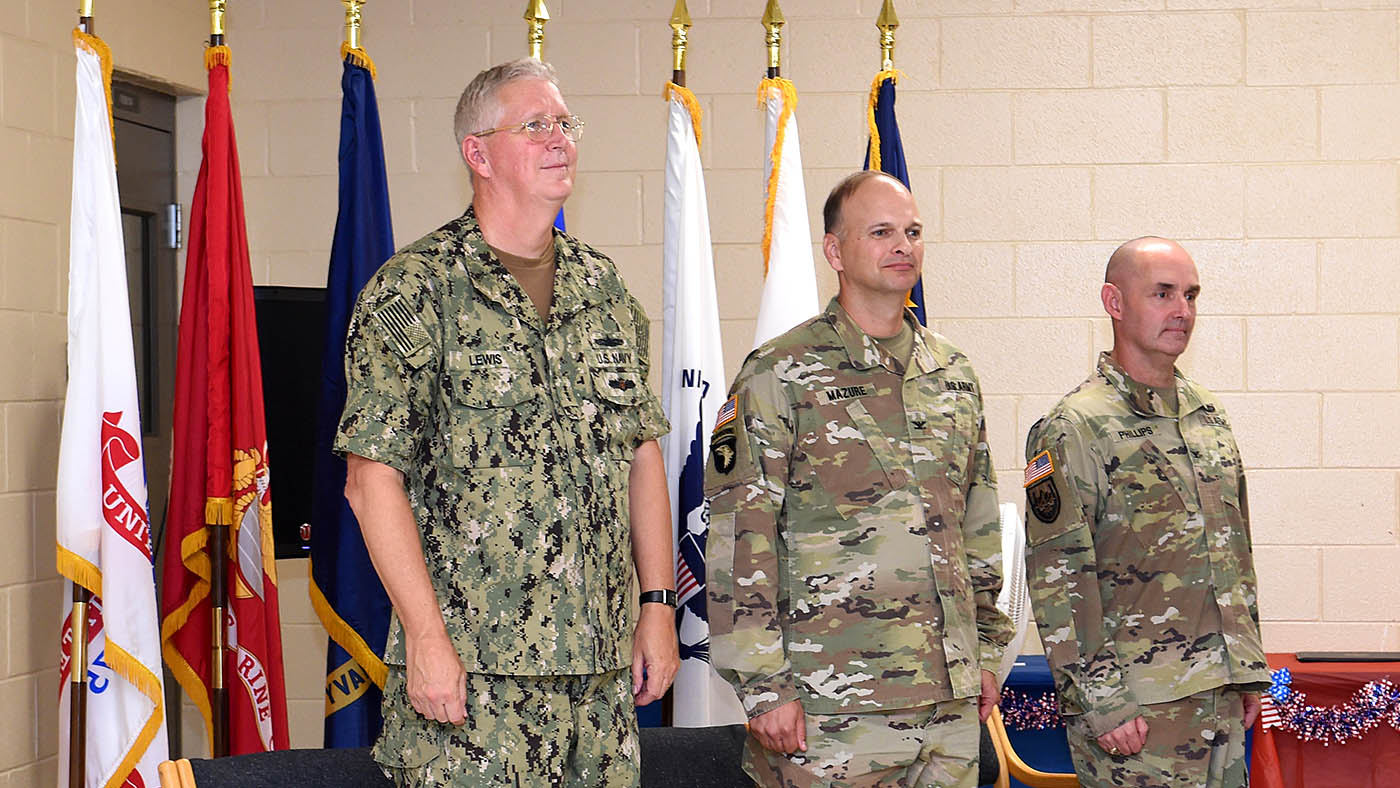 Central Region welcomes new commander, honors departing leader > Defense Contract Management ...