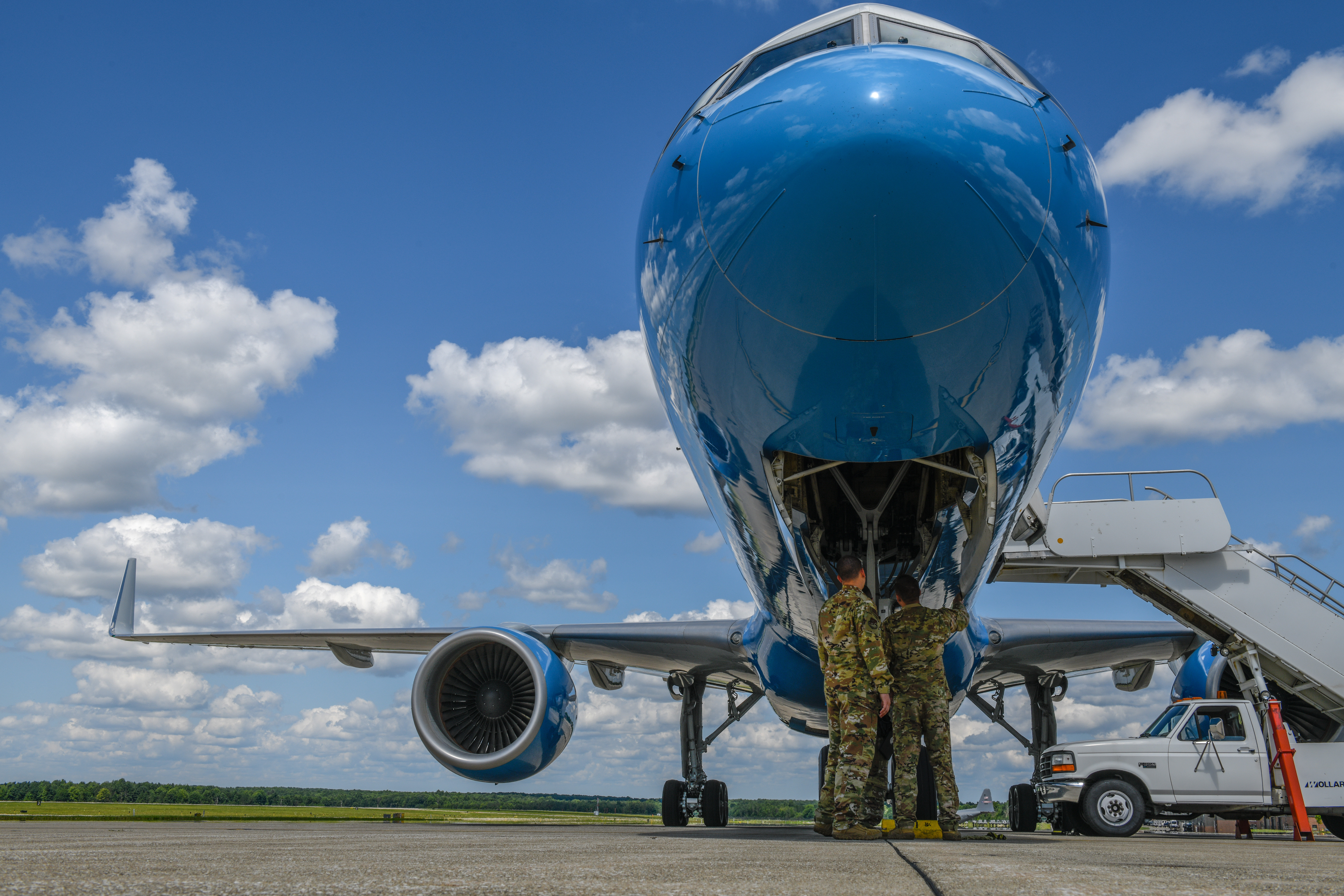C-32A trains at 910th Airlift Wing