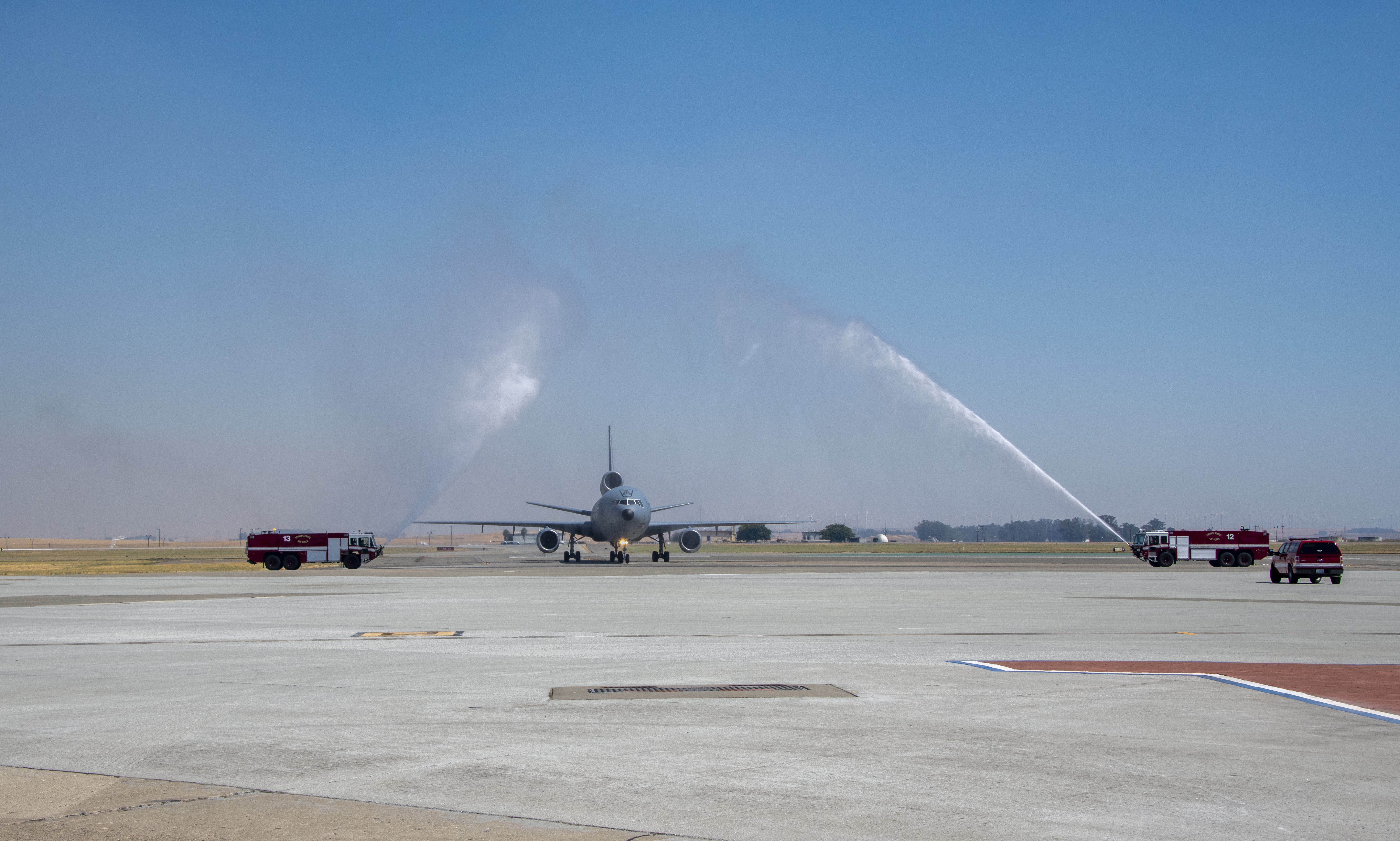 Col. Weems, 60th OG/CC, takes final flight at Travis AFB > Travis Air ...