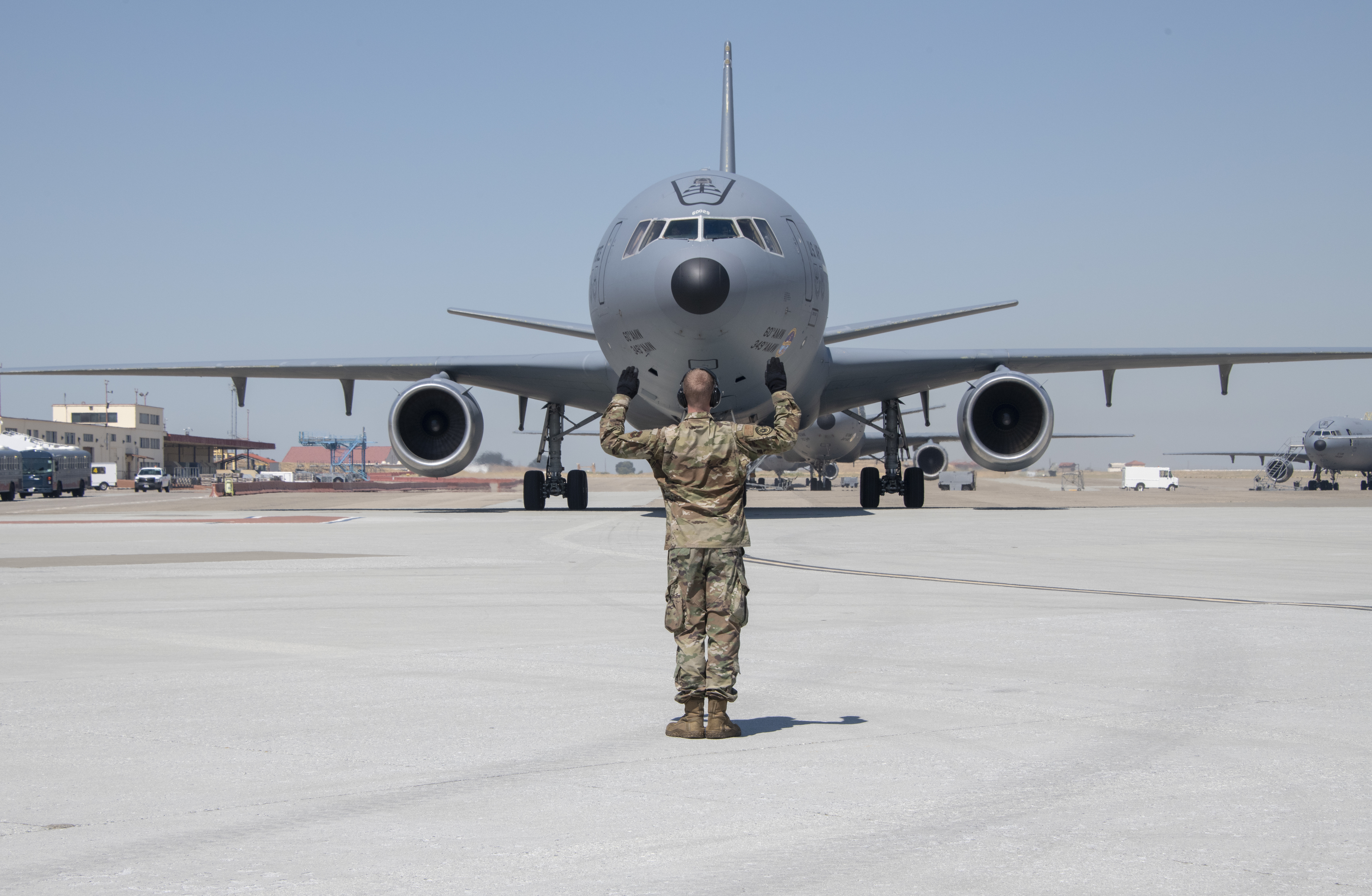 Col. Weems, 60th OG/CC, takes final flight at Travis AFB > Travis Air ...
