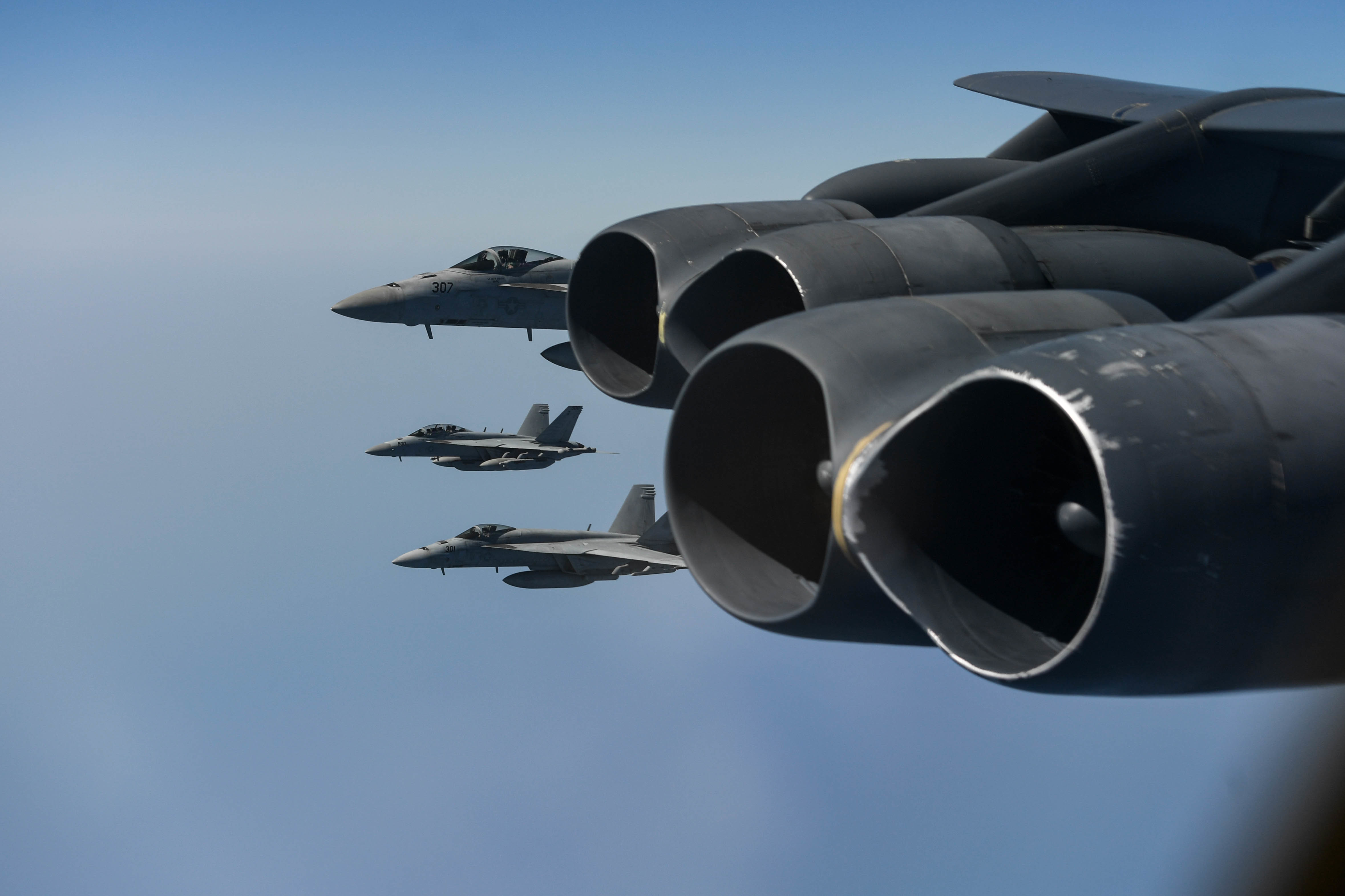 Abraham Lincoln Participates in Joint Exercise with U.S. Air Force > U ...