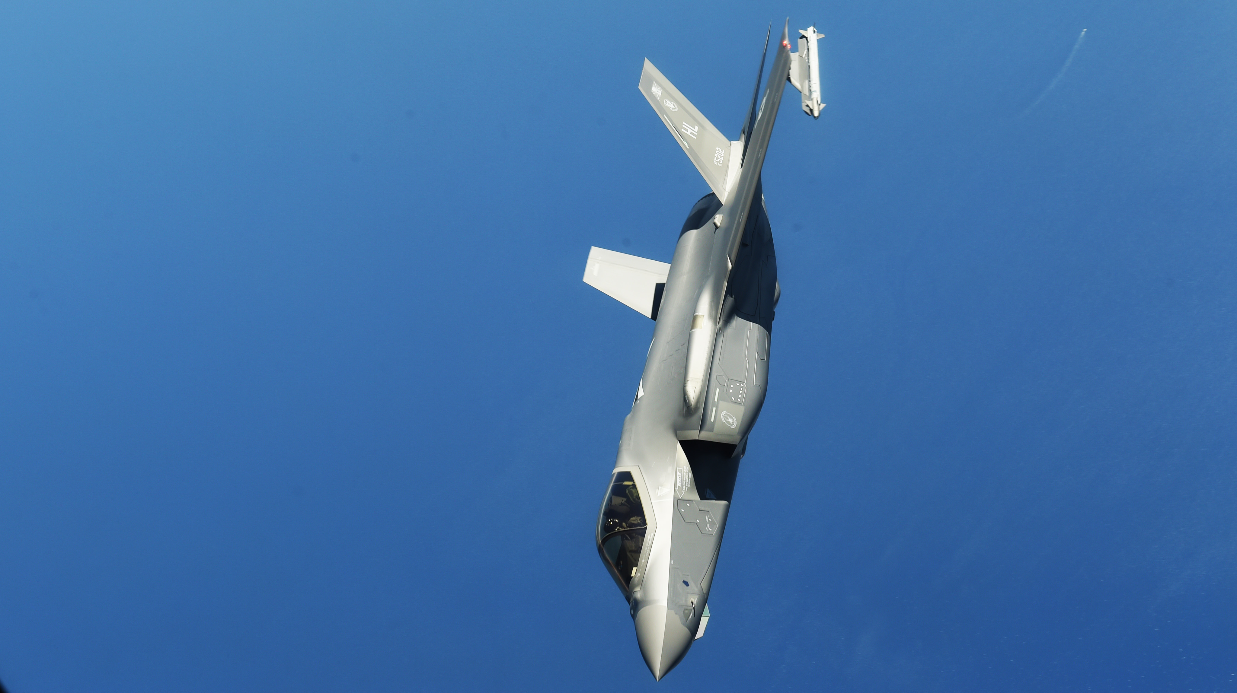 Astral Knight aircraft refuels over the Adriatic > U.S. Air Forces in ...