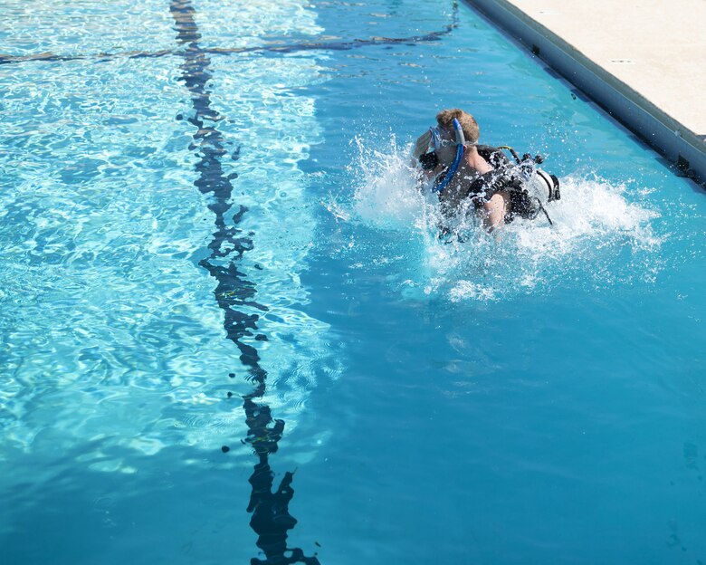 Scuba diving classes return to Luke > Luke Air Force Base > Article Display