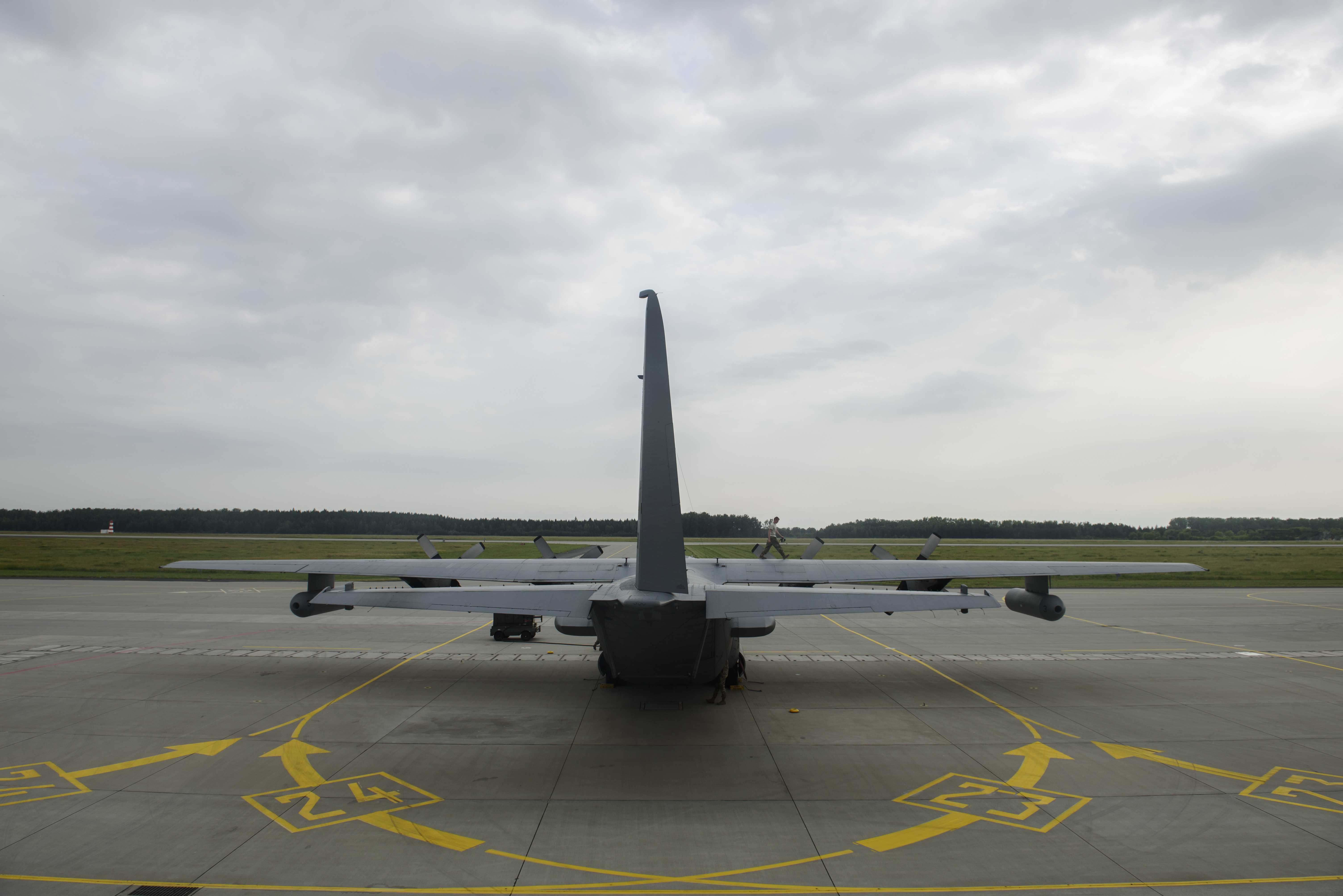 EC-130 Compass Call trains with F-16s during Aviation Rotation 19-2 ...