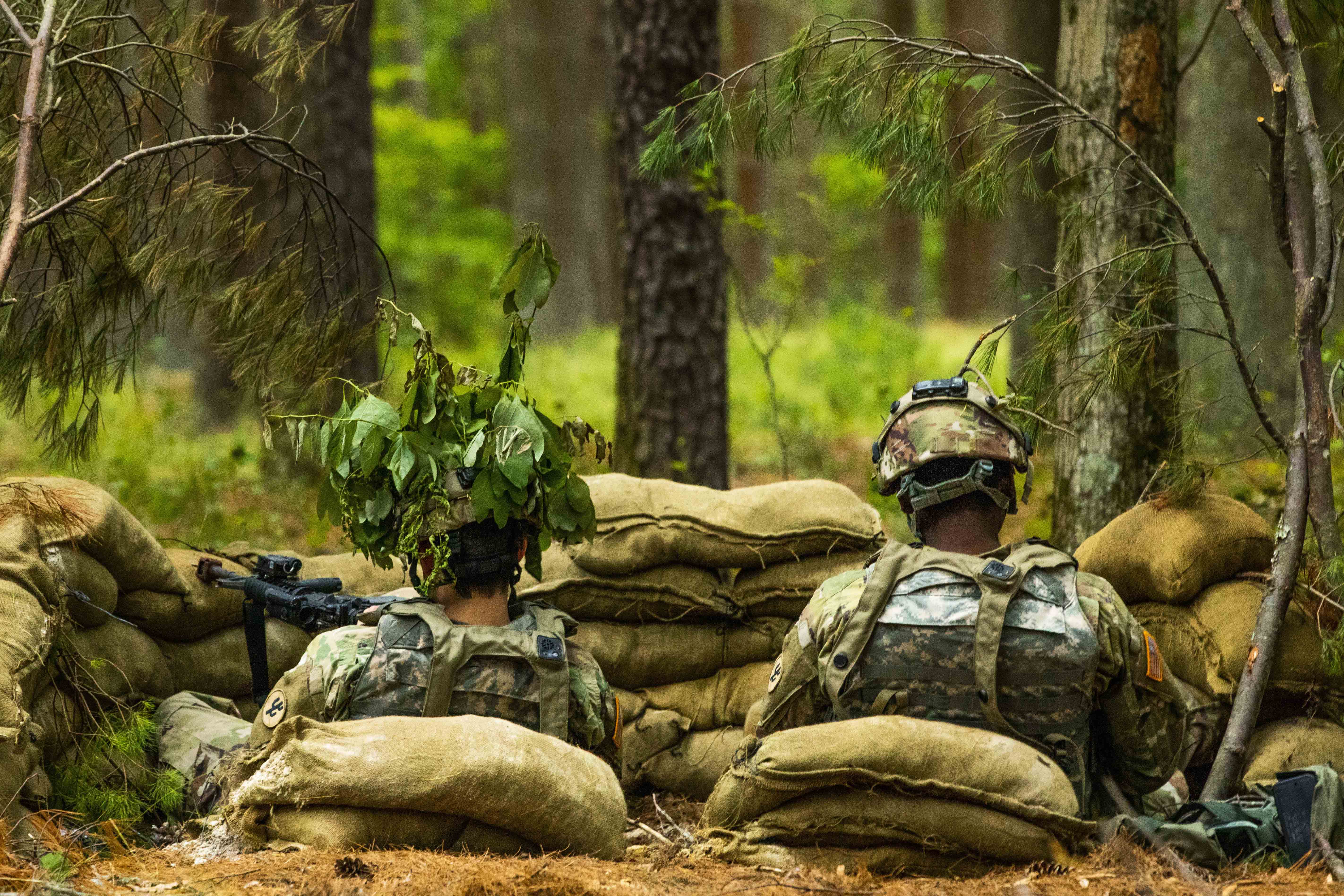 Soldiers set up security behind sandbags during a combat support ...