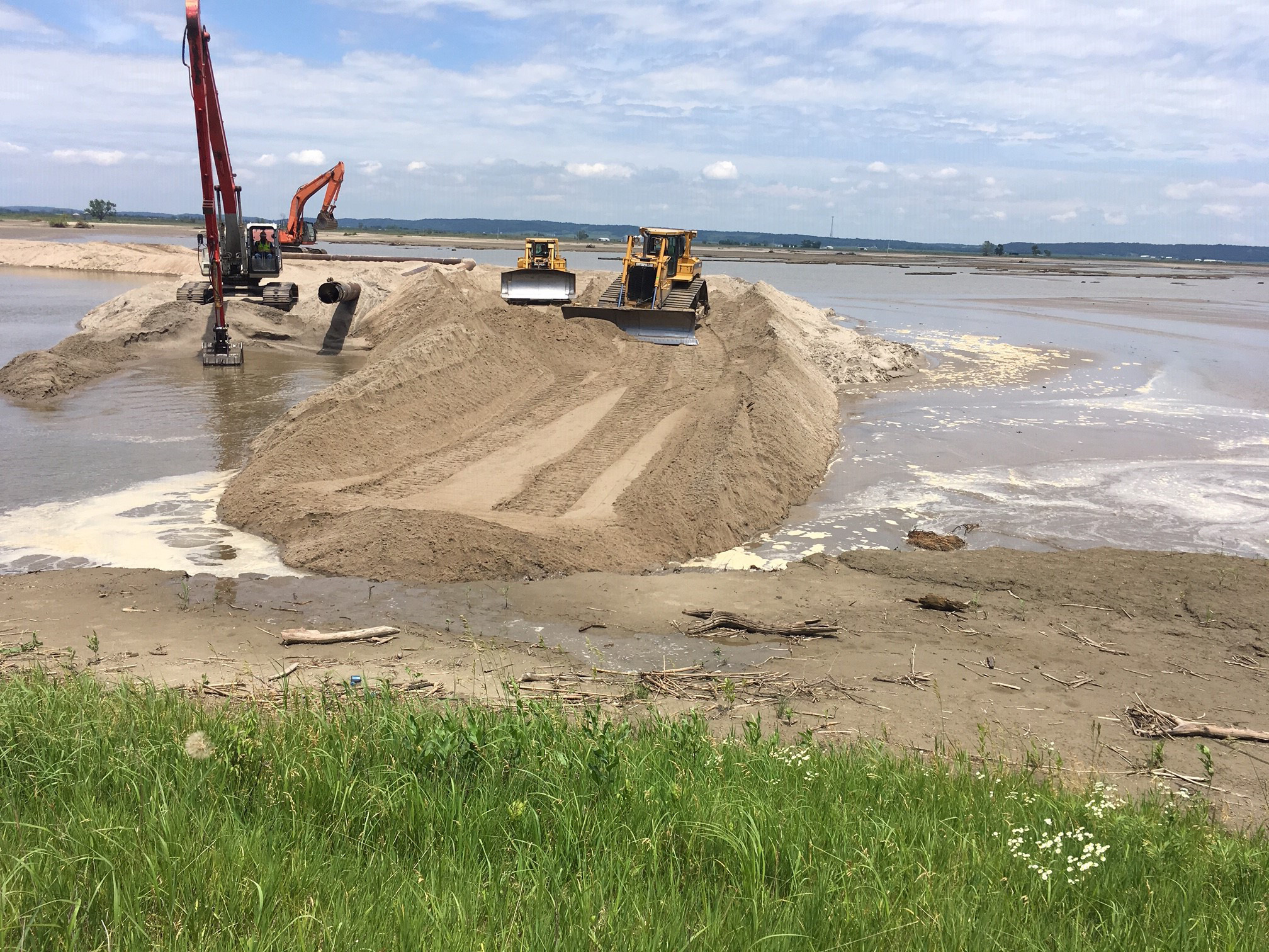 Breach closure on levee L575A June, 20, 2019