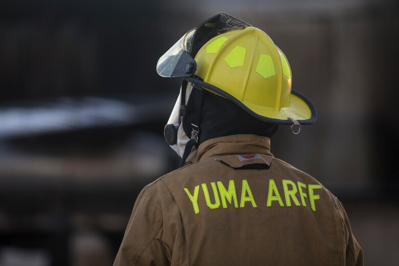 MCAS Yuma ARFF Marines Conduct Live-Burn Training > Marine Corps Air ...