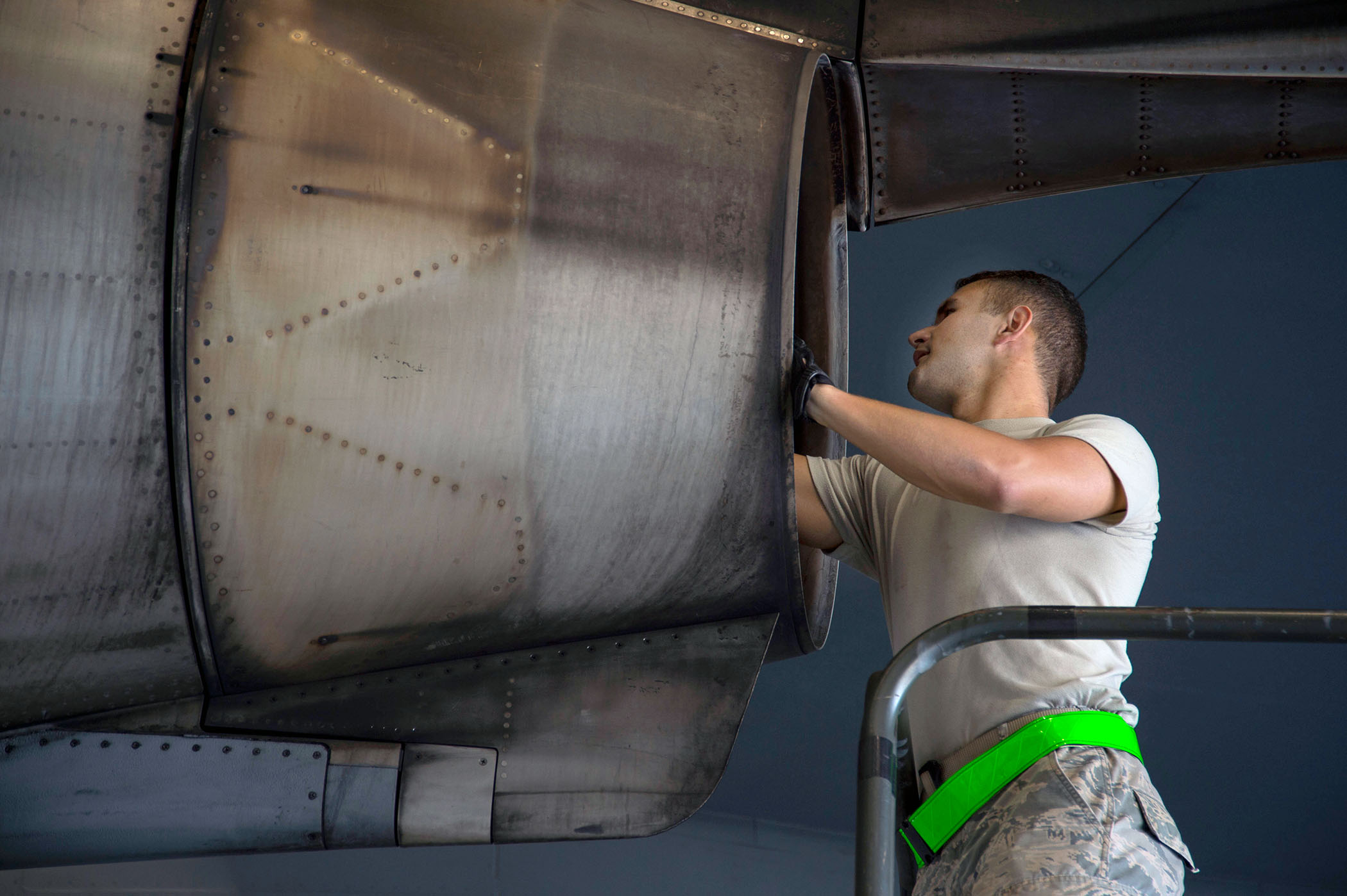 15th MXS Airman Uses Joint Skills to Ensure Mission Success > U.S. Indo ...