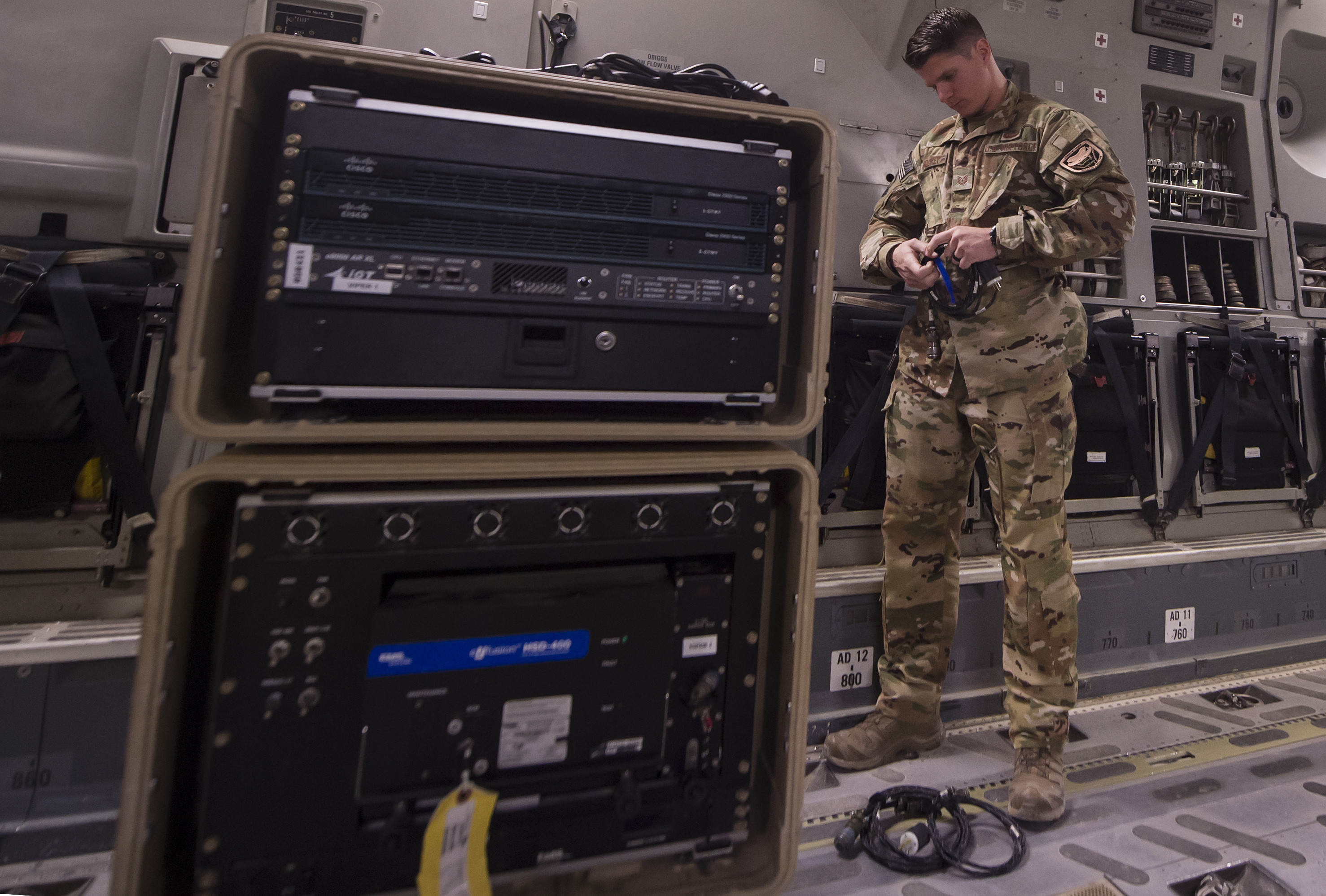 AUAB power projection: ‘Viper’ team creates airborne uplink > U.S. Air ...