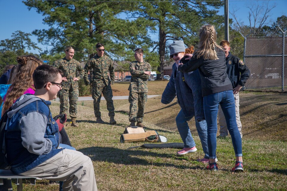 Students get a glimpse of Military Working Dogs in action > Marine ...