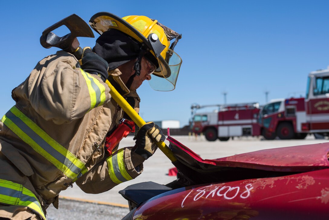 Wyoming ANG Airmen conduct joint firefighting training at MacDill