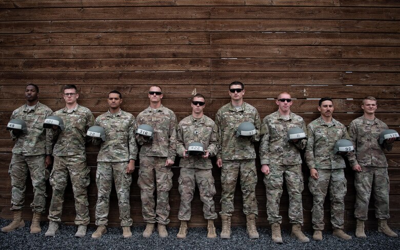 Kirtland defenders take on air assault training > Kirtland Air Force ...