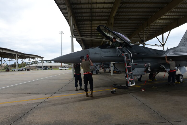 “Gamblers never fold” > Shaw Air Force Base > Article Display