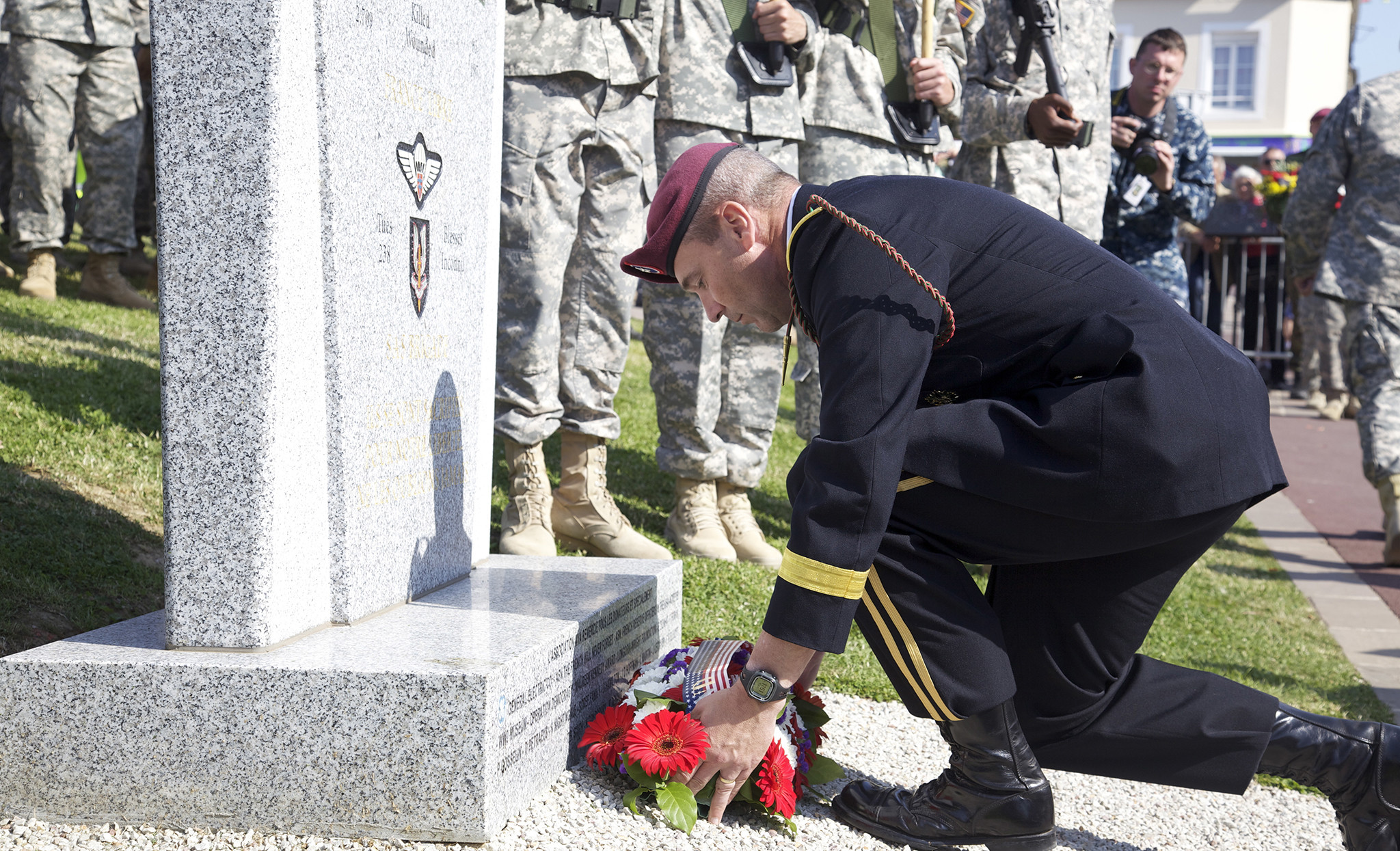 Brig. Gen. Brian Winski of the 82nd Airborne Division presents a wreath ...