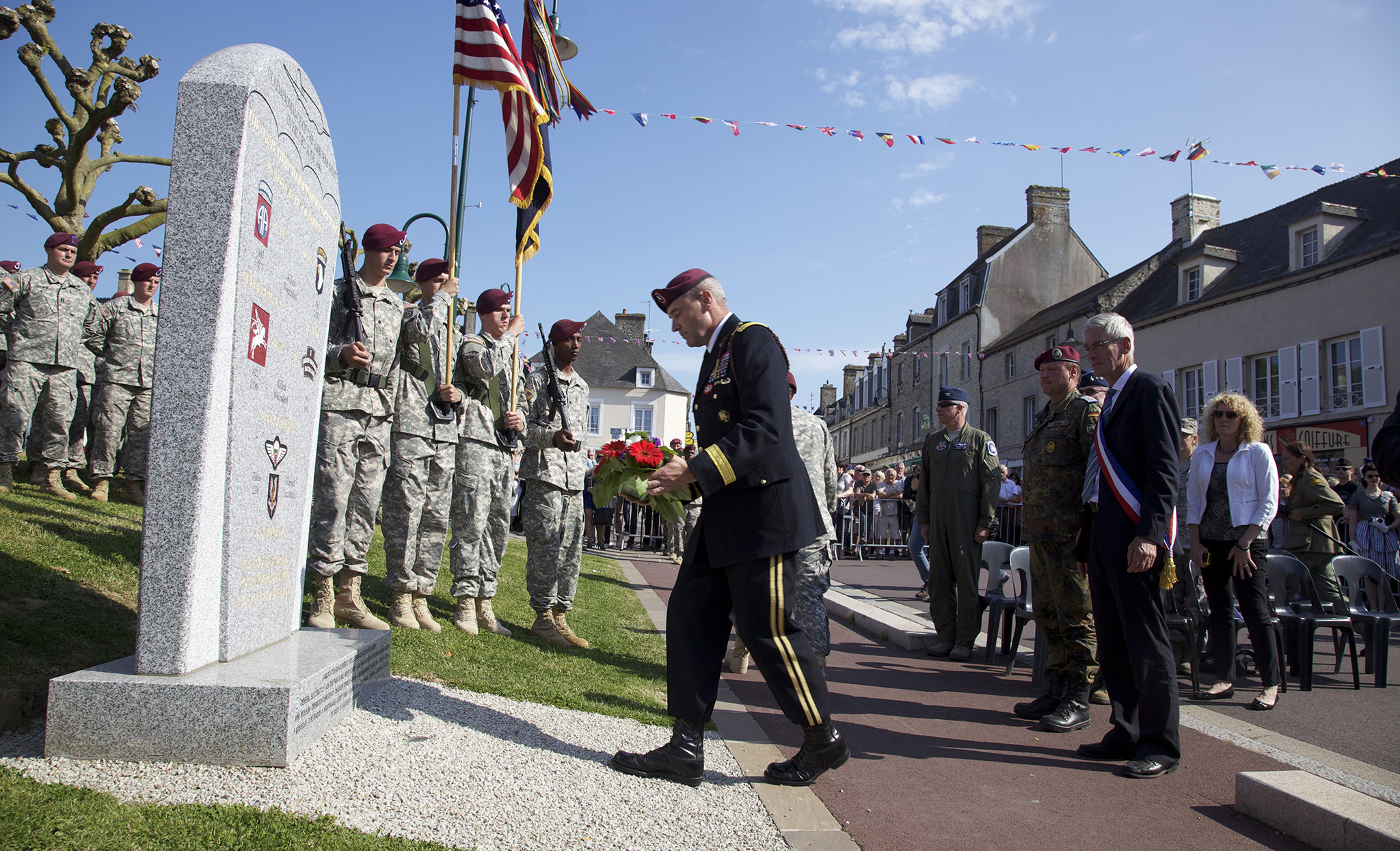 Brig. Gen. Brian Winski of the 82nd Airborne Division presents a wreath ...