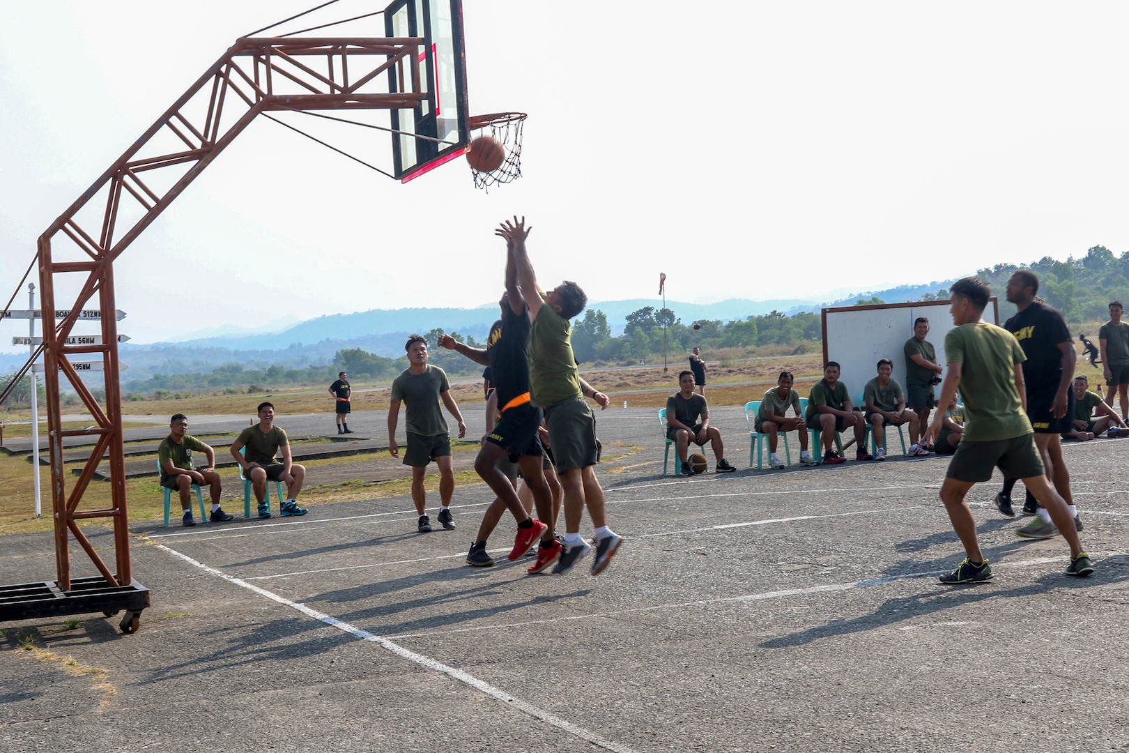 Philippines and US Army Soldiers Play Basketball > U.S. Indo-Pacific ...