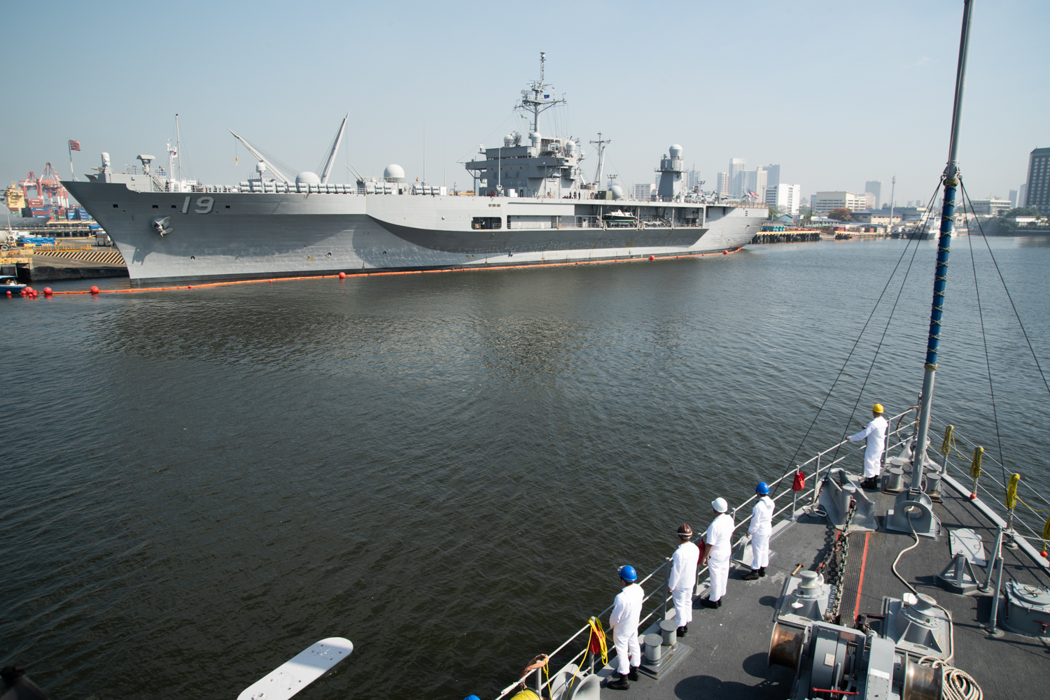 USS Chief Arrives in Manila > Commander, U.S. 7th Fleet > Display