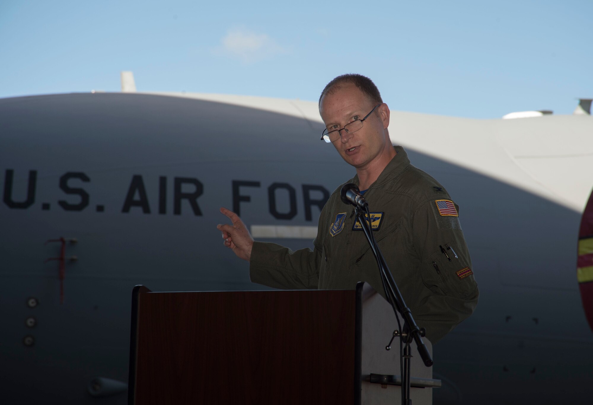 Tails 05-5147 and 05-5148 make history > 15th Wing > Article Display