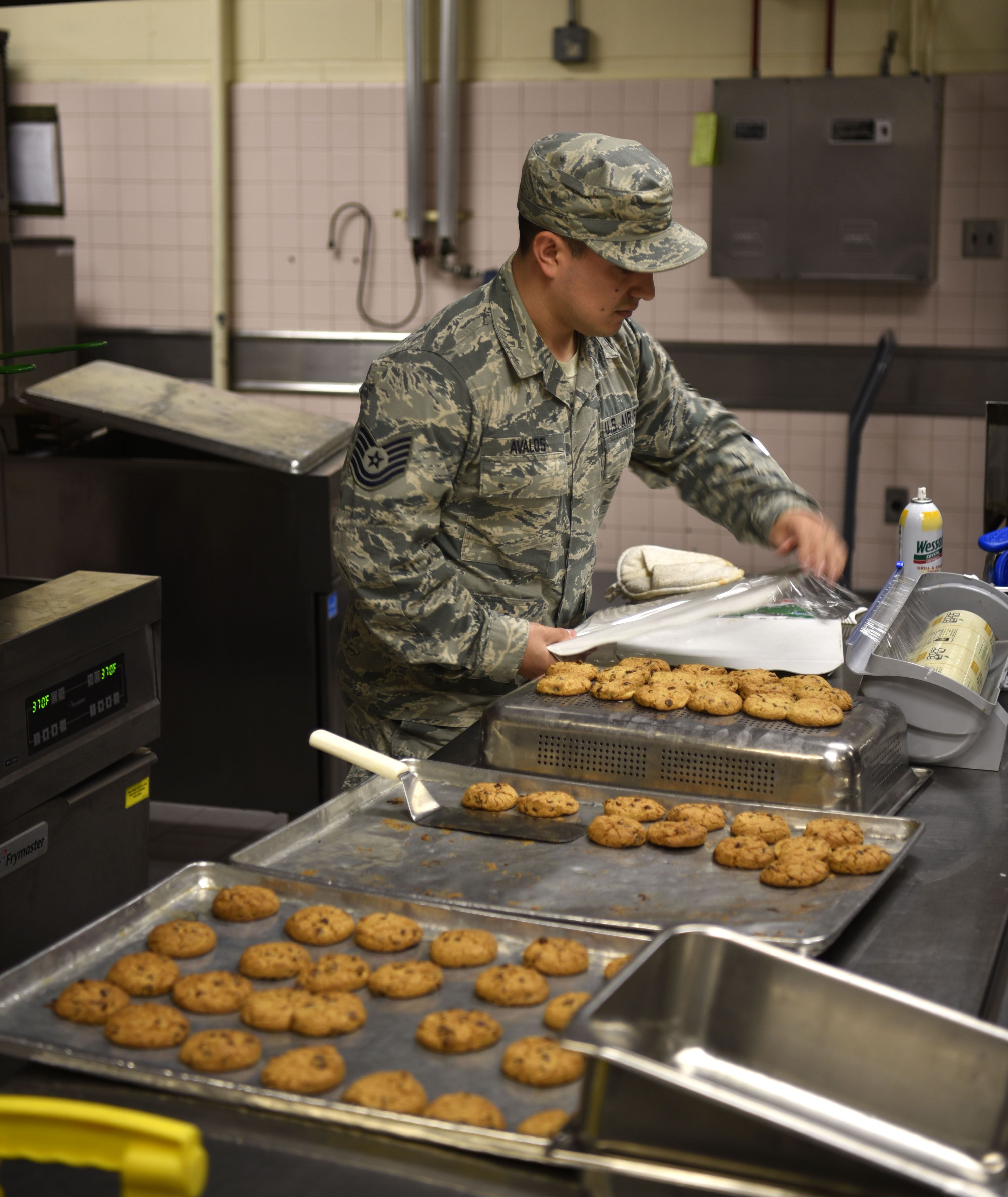 8th FSS Airmen practice contingency cooking