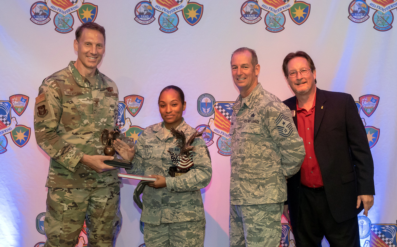 Wing honors its best