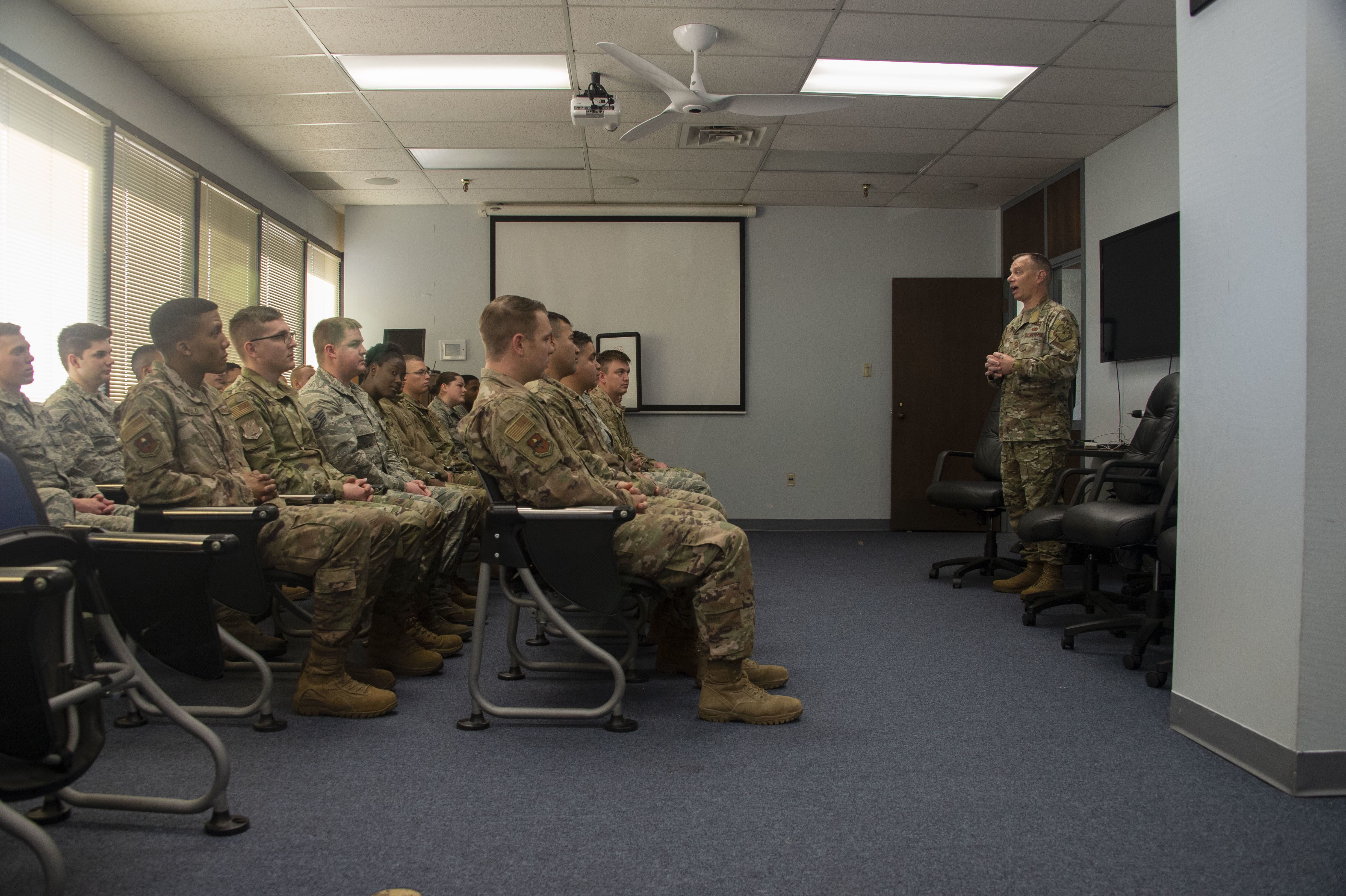 19th AF Command Chief talks quality mentorship with Airmen > Altus Air ...