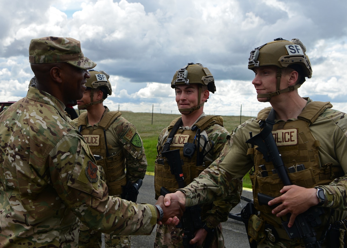 CMSAF Wright visits Recce Town > Air Force > Article Display
