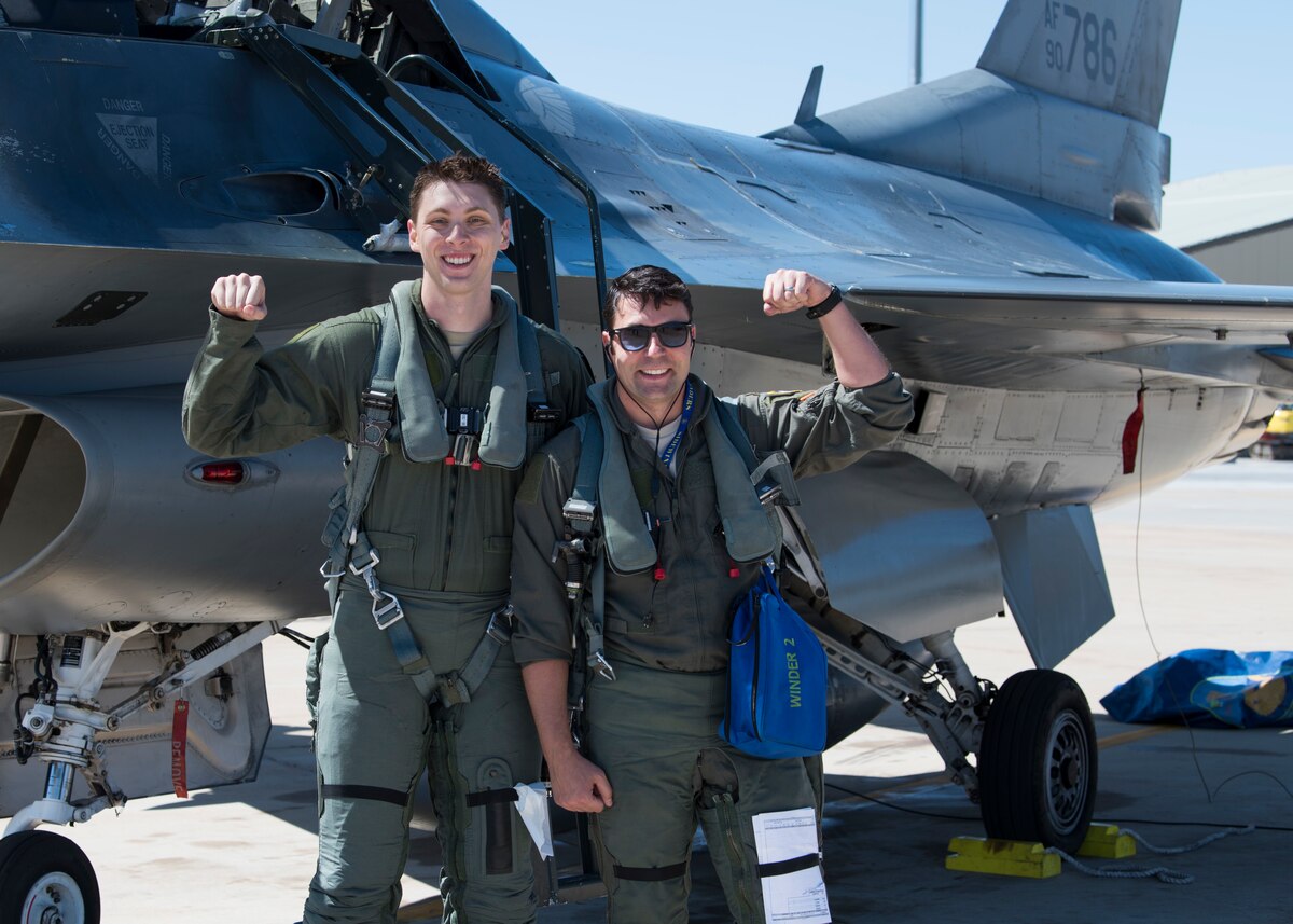 Viper pilot graduates from 311th FS for the second time > Holloman Air ...