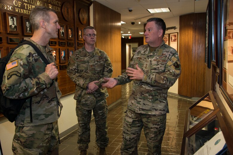 AFSOC welcomes new USSOCOM leader > Air Force Special Operations ...