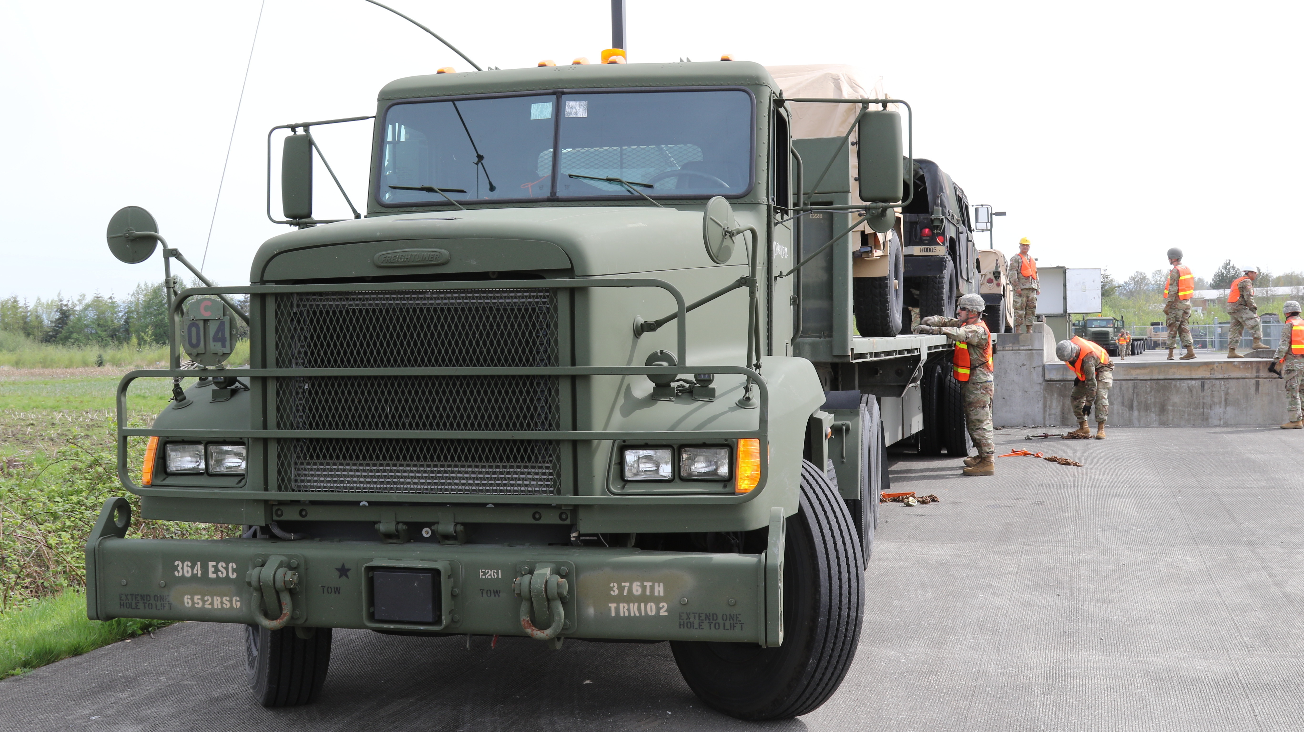 364th Expeditionary Sustainment Command Soldiers Move the Army during ...