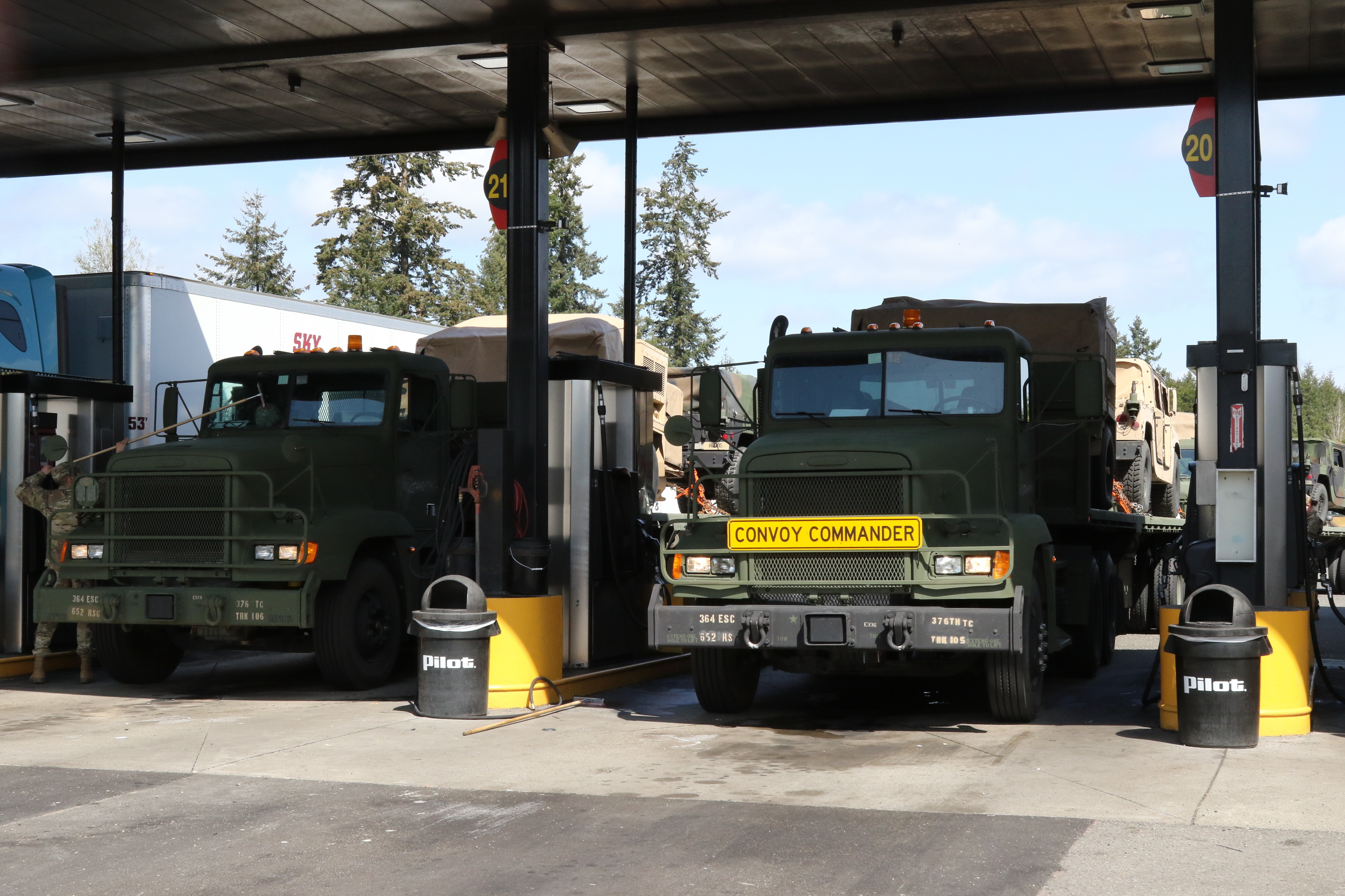 364th Expeditionary Sustainment Command Soldiers Move the Army during ...
