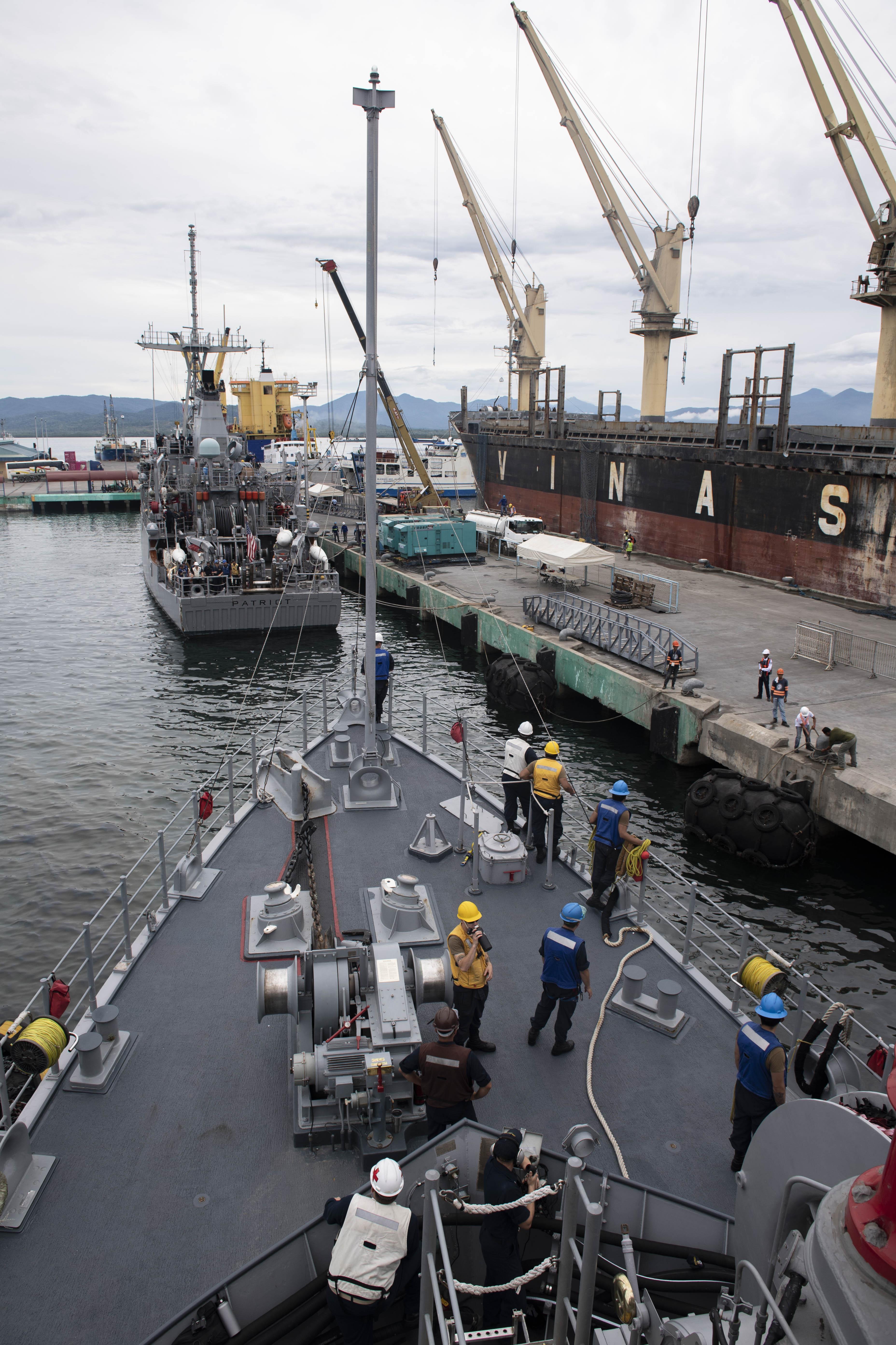 USS Pioneer and Patriot arrive in Puerto Princesa > Commander, U.S. 7th ...