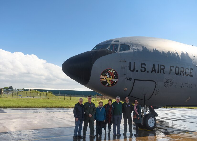 Retired squadron commander visits RAF Mildenhall > Royal Air Force ...