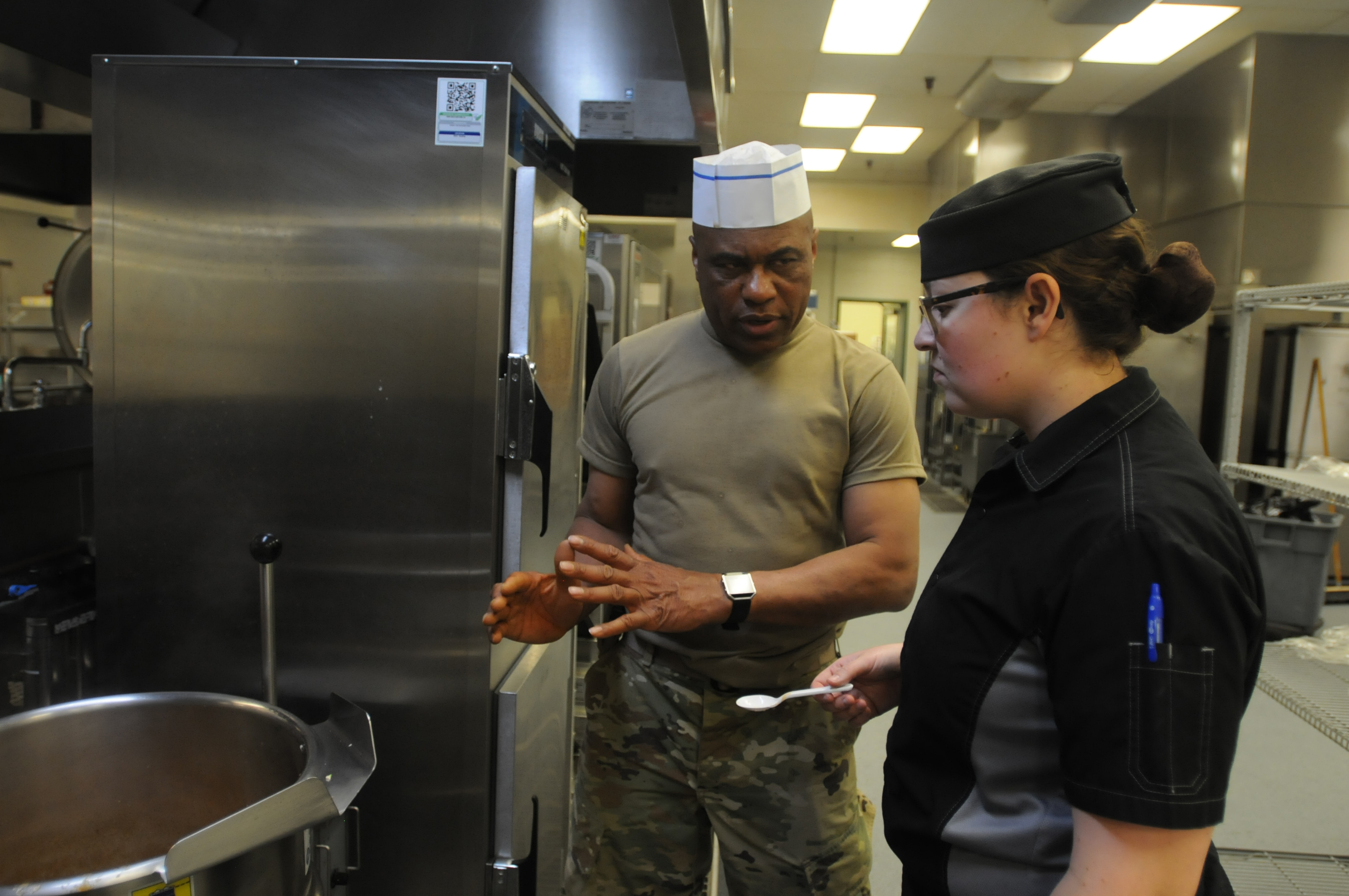 Heating Up in The Kitchen > U.S. Army Reserve > News-Display