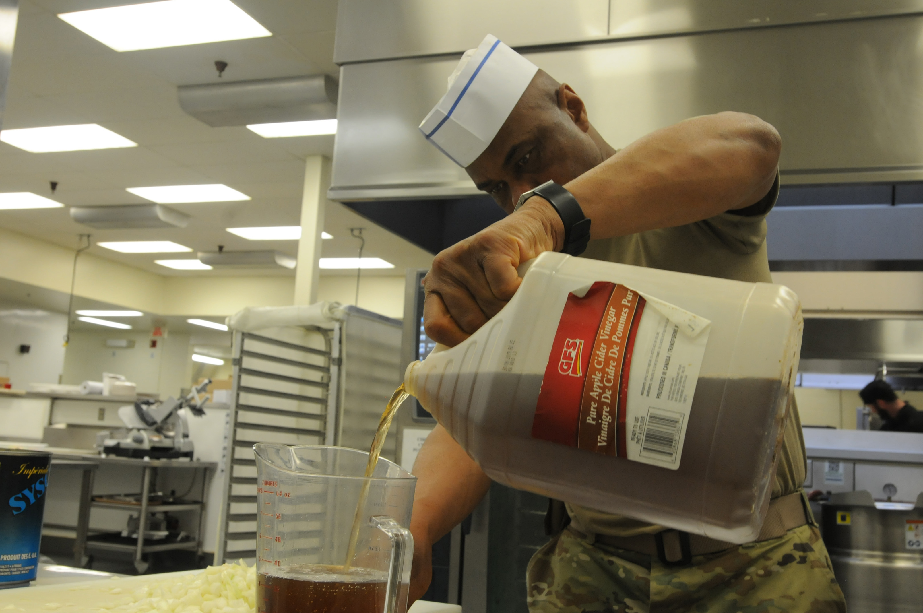 Heating Up in The Kitchen > U.S. Army Reserve > News-Display