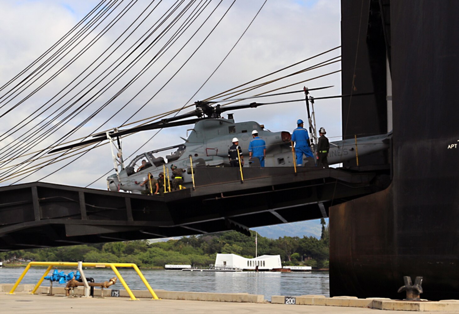 Tri-service Team Offloads Marine Corps Cargo at Pearl Harbor > U.S ...