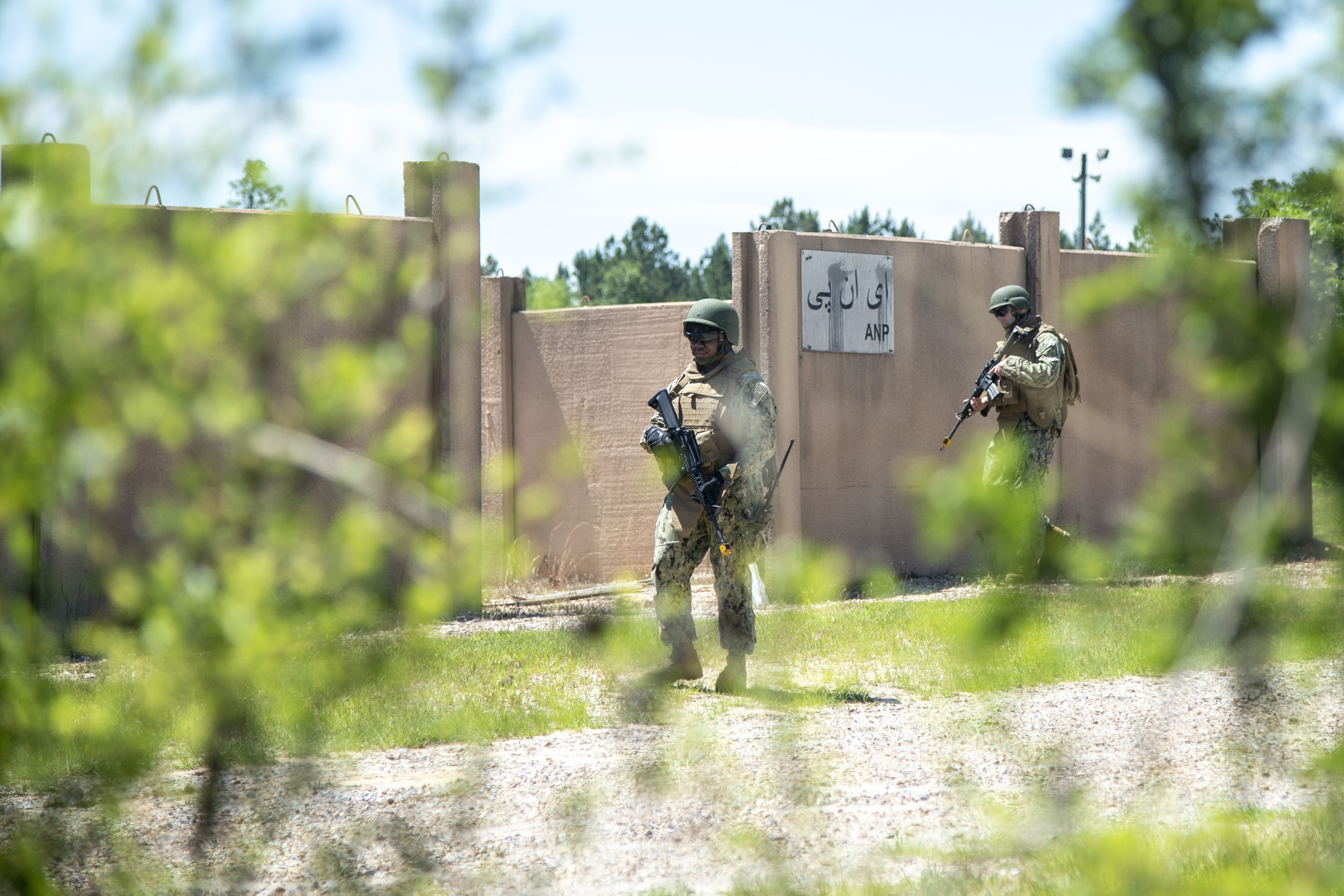 BeeCam: NMCB-14 Reservists Train and Maintain Qualifications > Seabee ...