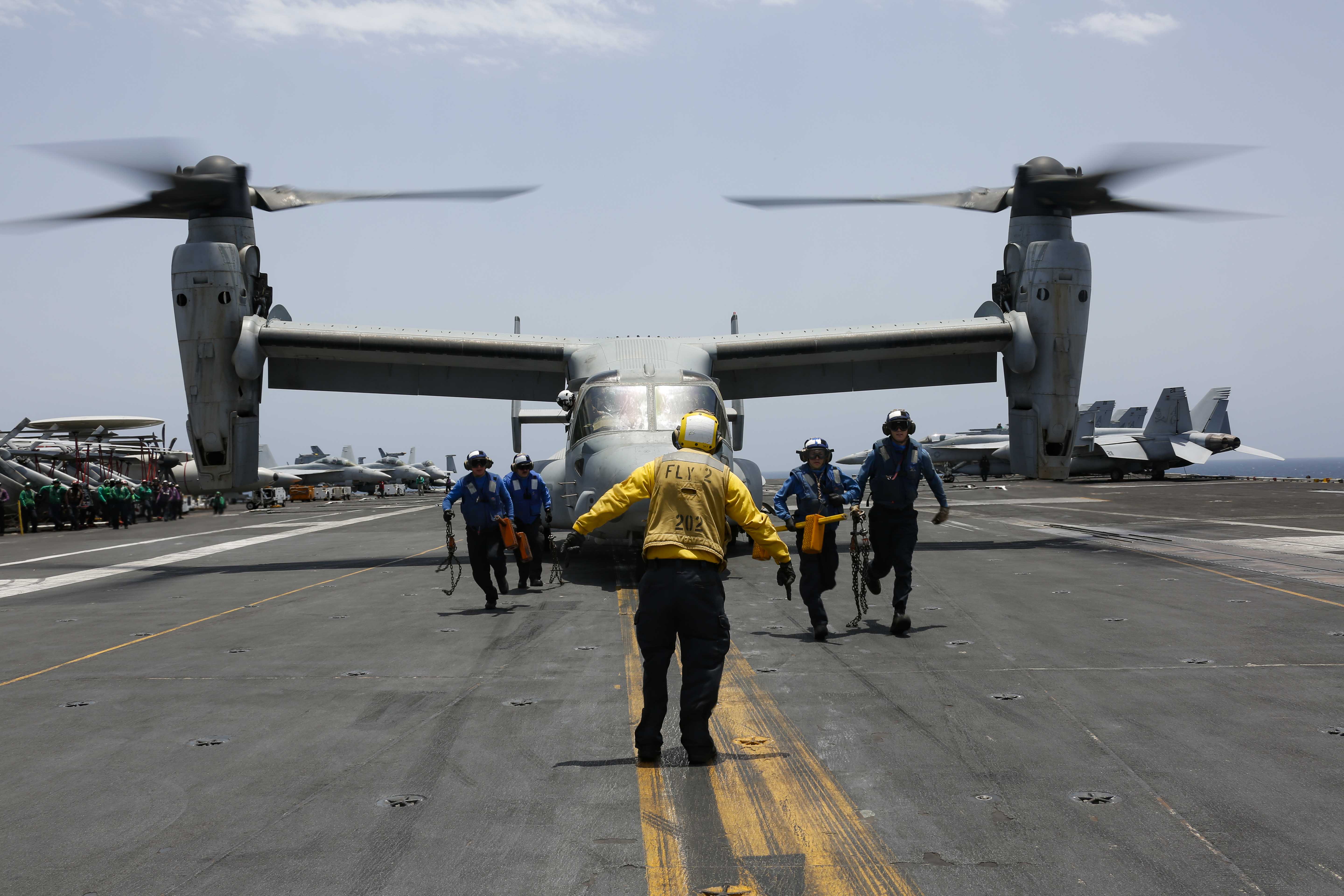 Abraham Lincoln CSG and Kearsarge ARG Conduct Joint Operations in U.S ...