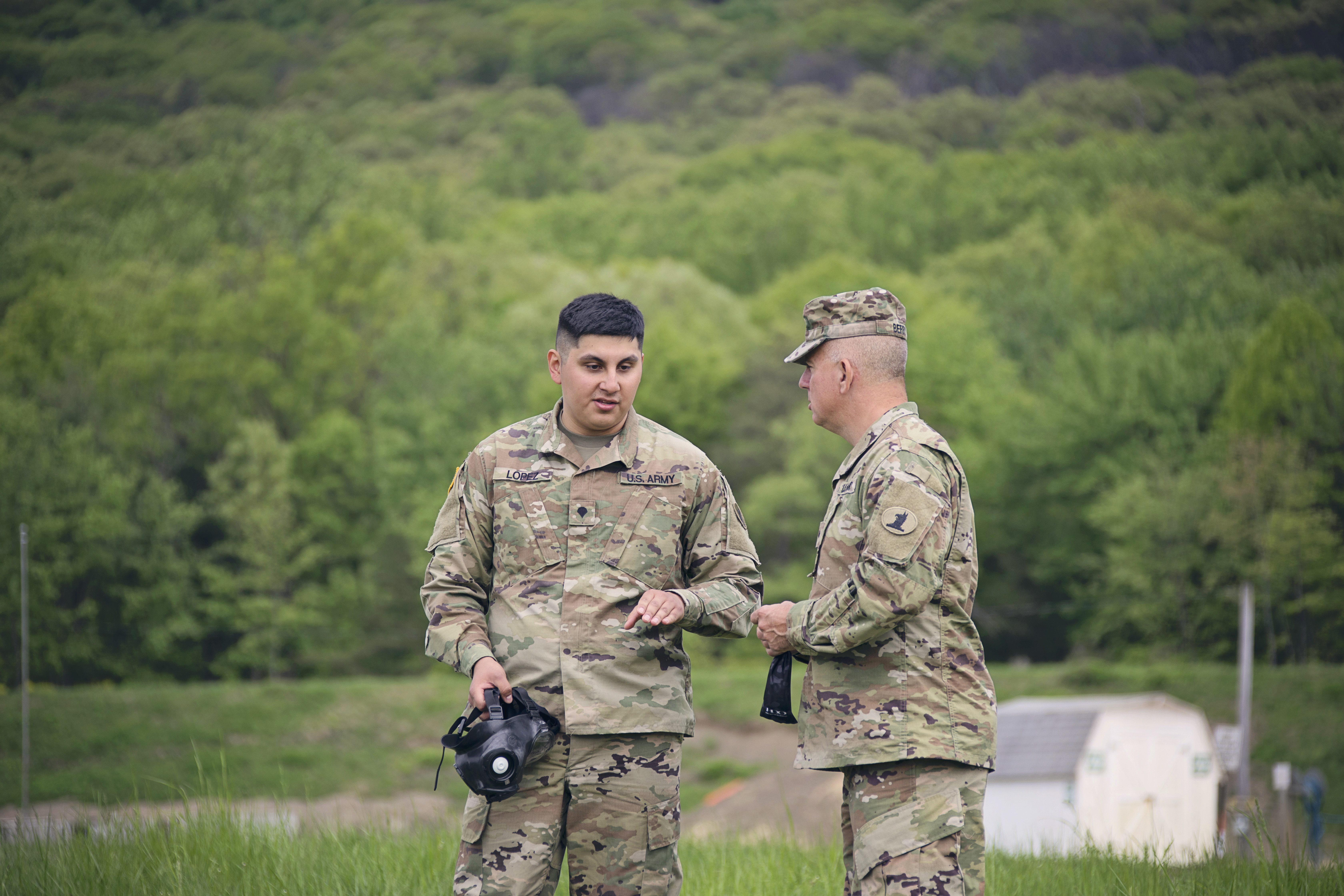 Delaware Guard Leaders Visit Soldiers at FIG
