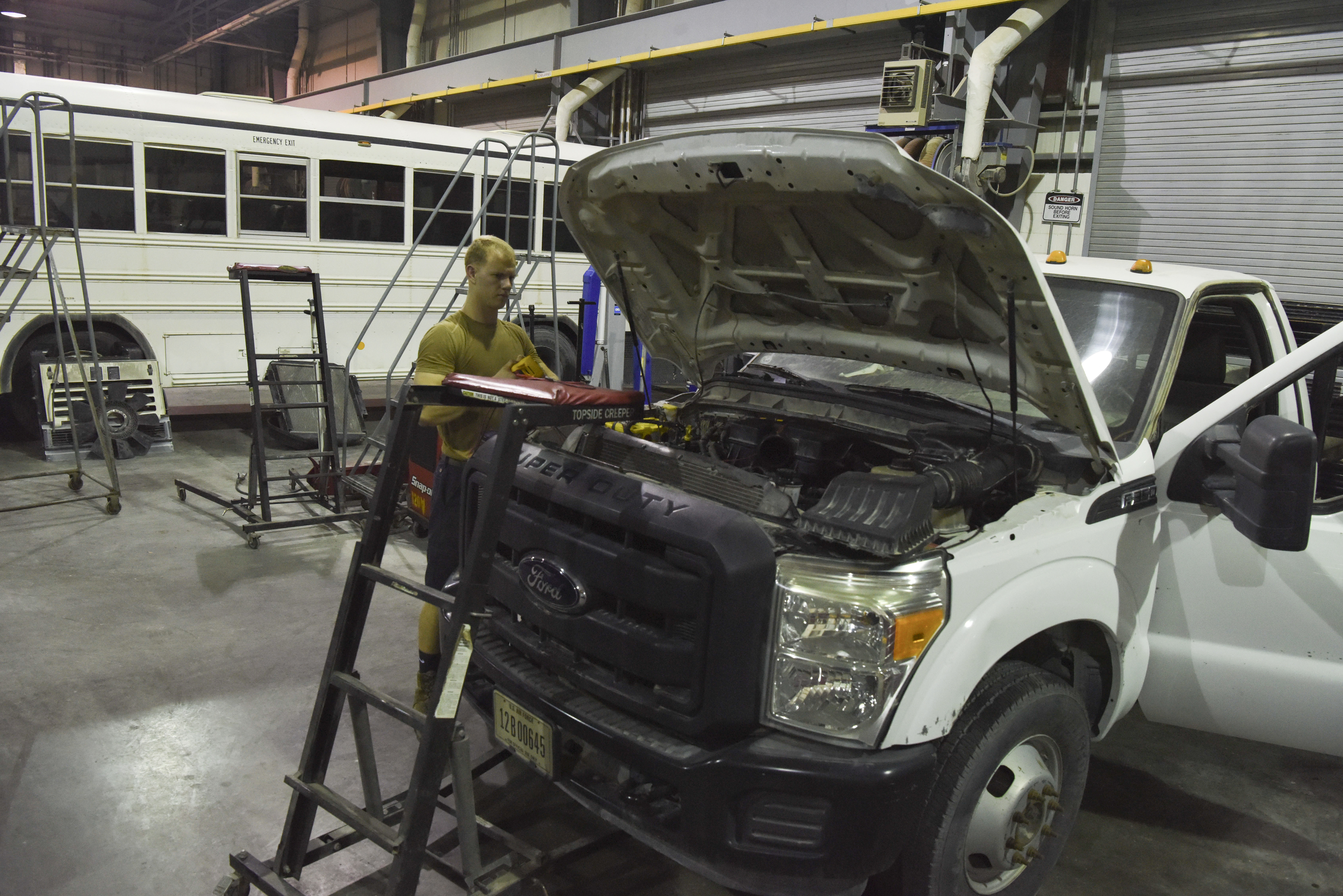 379th ELRS provides clutch maintenance > U.S. Air Forces Central ...