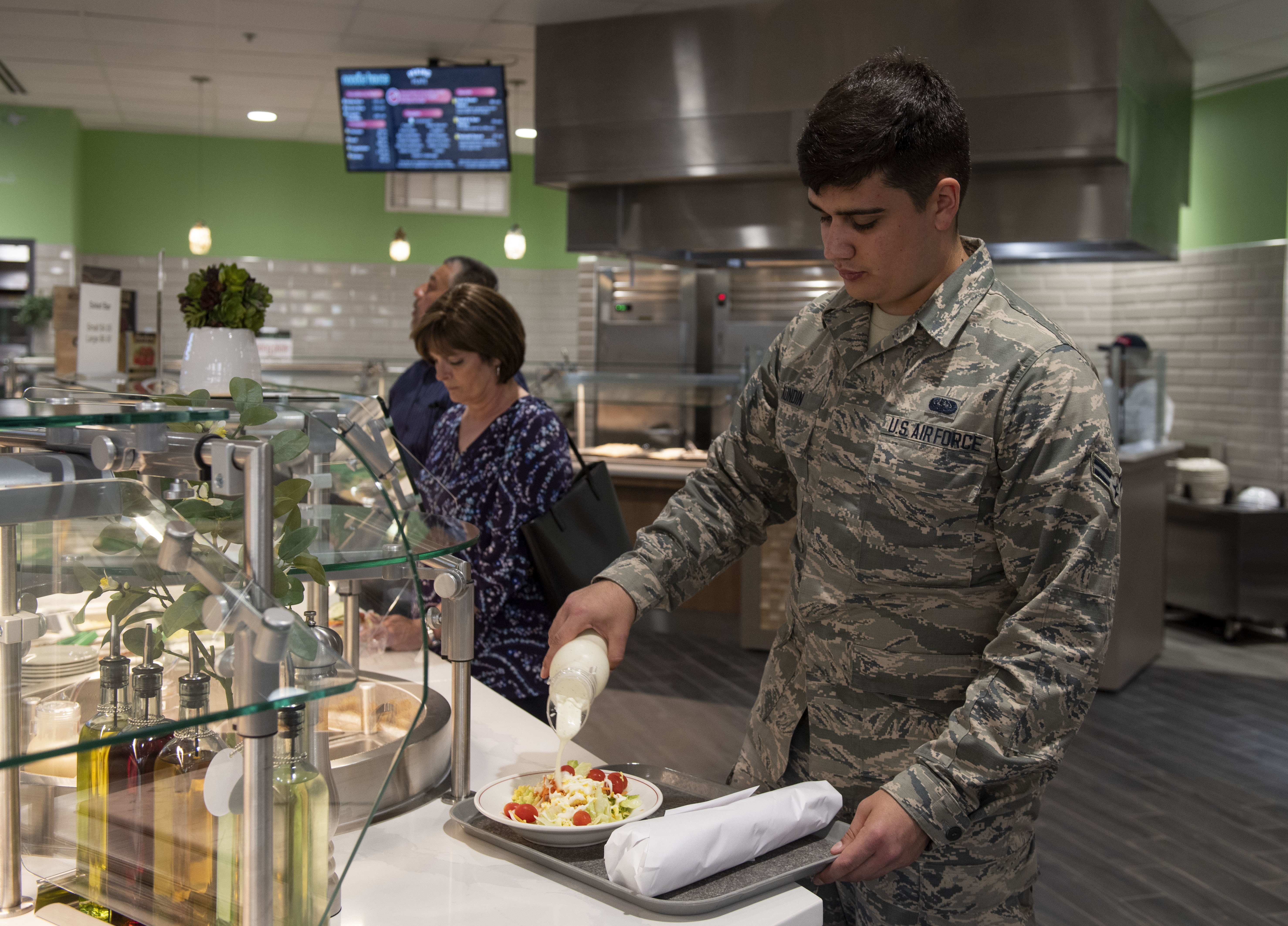 Nightingale Dining Facility launches Food 2.0 initiatives > Scott Air ...