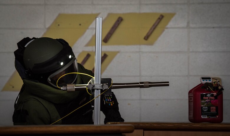 EOD training with St. Louis Regional Bomb and Arson > Scott Air Force ...