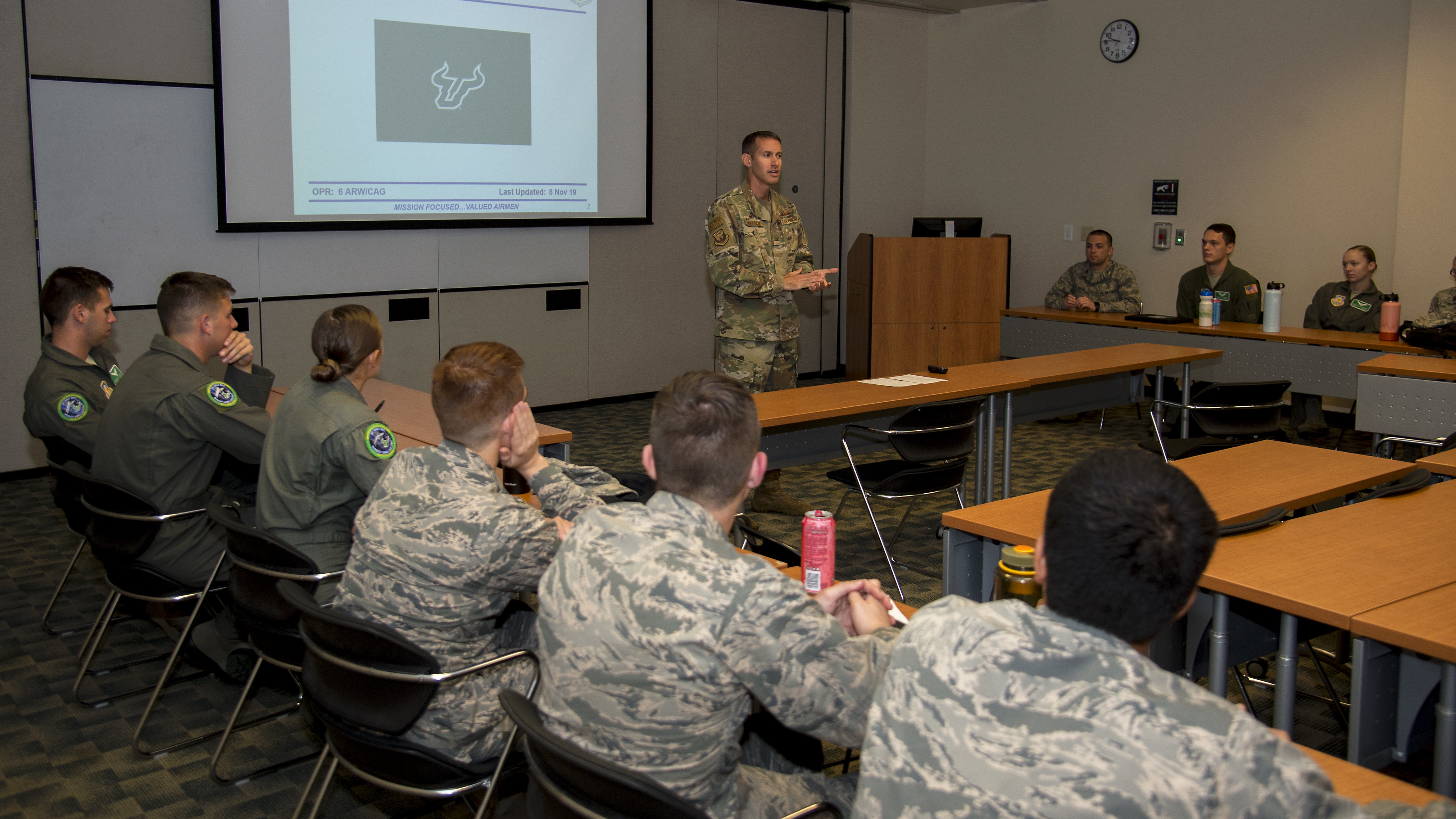 MacDill wing commander inspires future leaders > MacDill Air Force Base ...